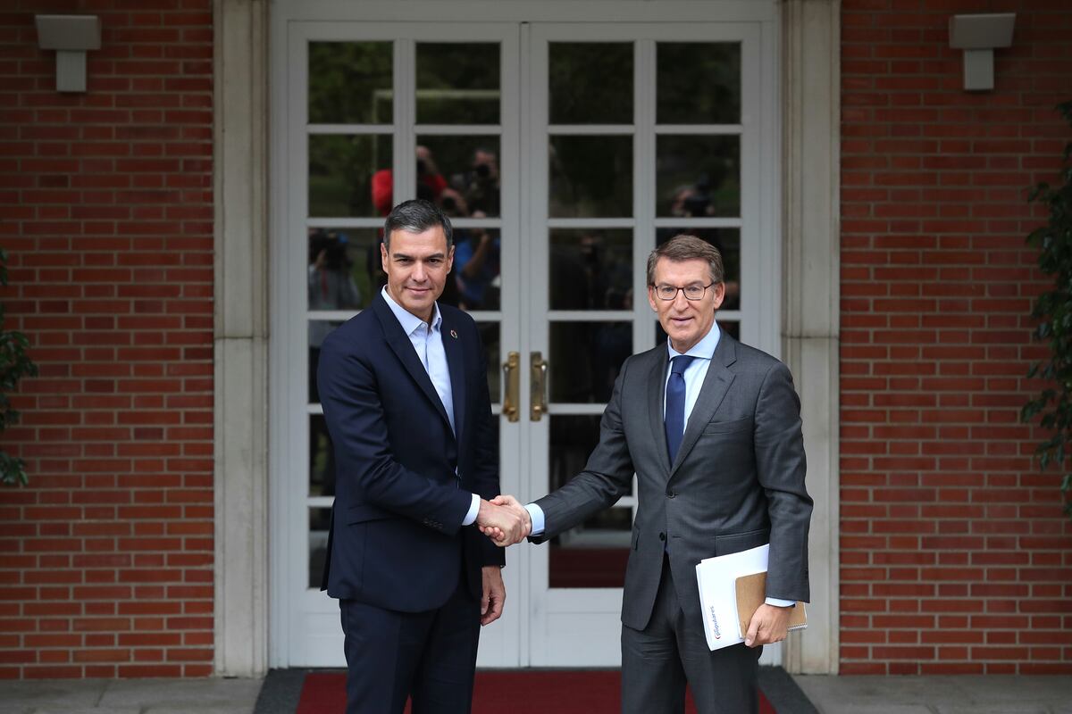 CIS El PSOE aventaja en cuatro puntos al PP según el barómetro del CIS de octubre España