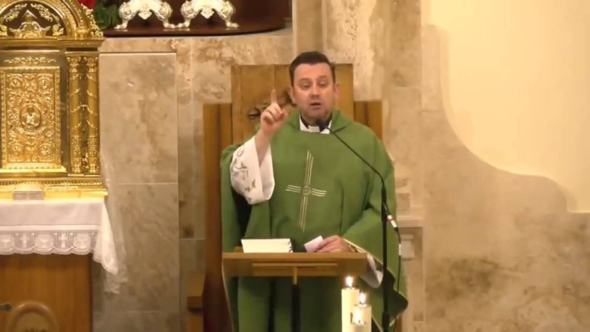 La regañina del cura a los feligreses que no dan dinero a la parroquia ...