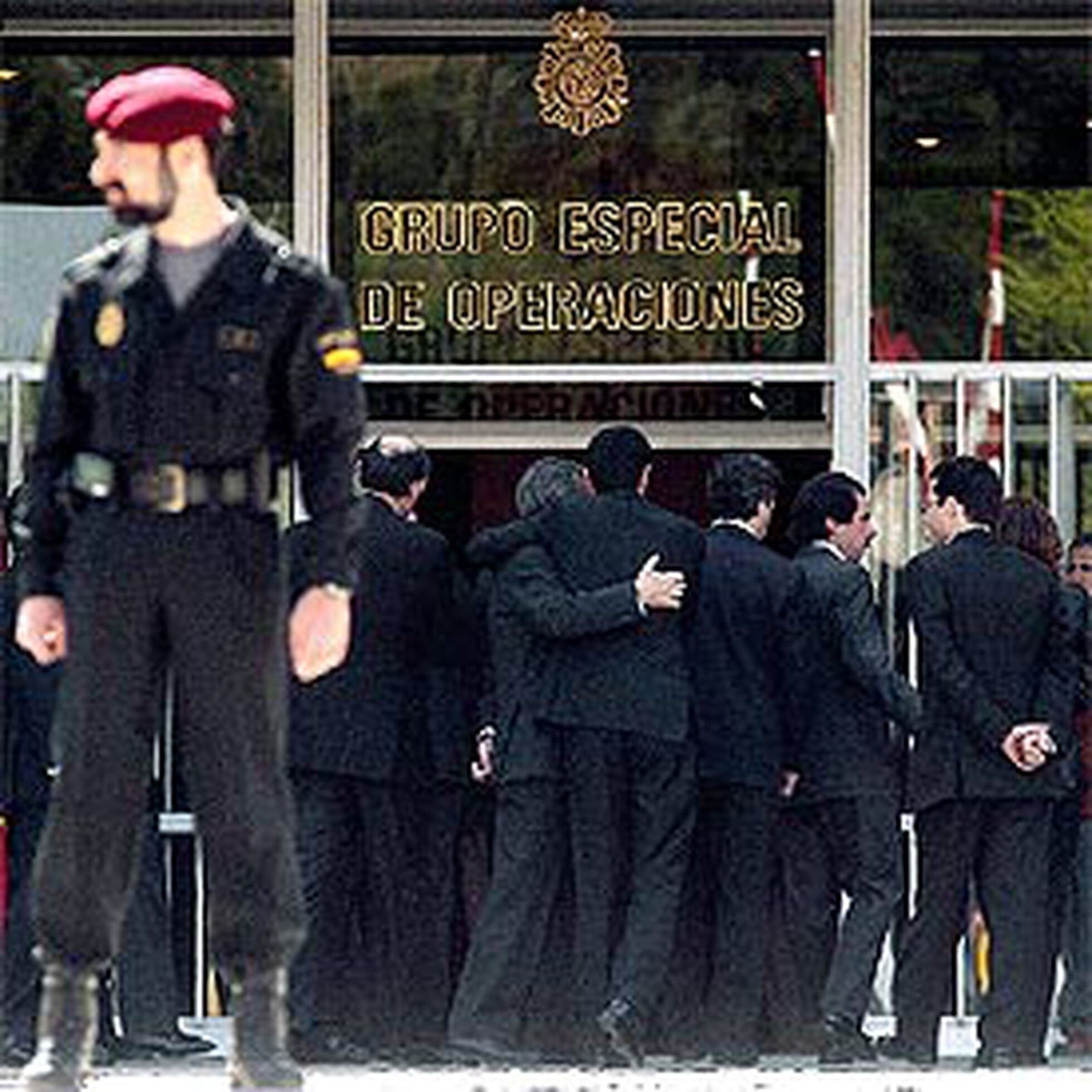 Aznar y Zapatero asisten al funeral del agente Javier Torronteras ...