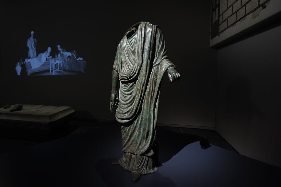 Navarra compra por 575.000 euros el Togado de Pompelo, una estatua ...