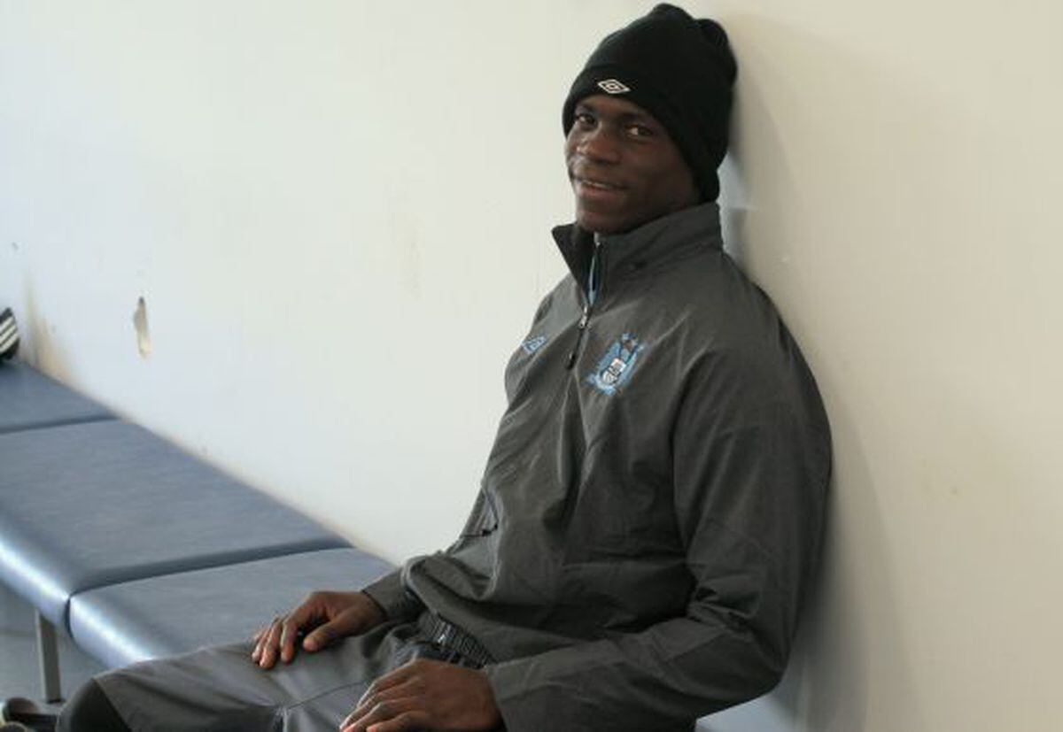 La paternidad pilla a Mario Balotelli en pleno fuera de juego | Gente ...