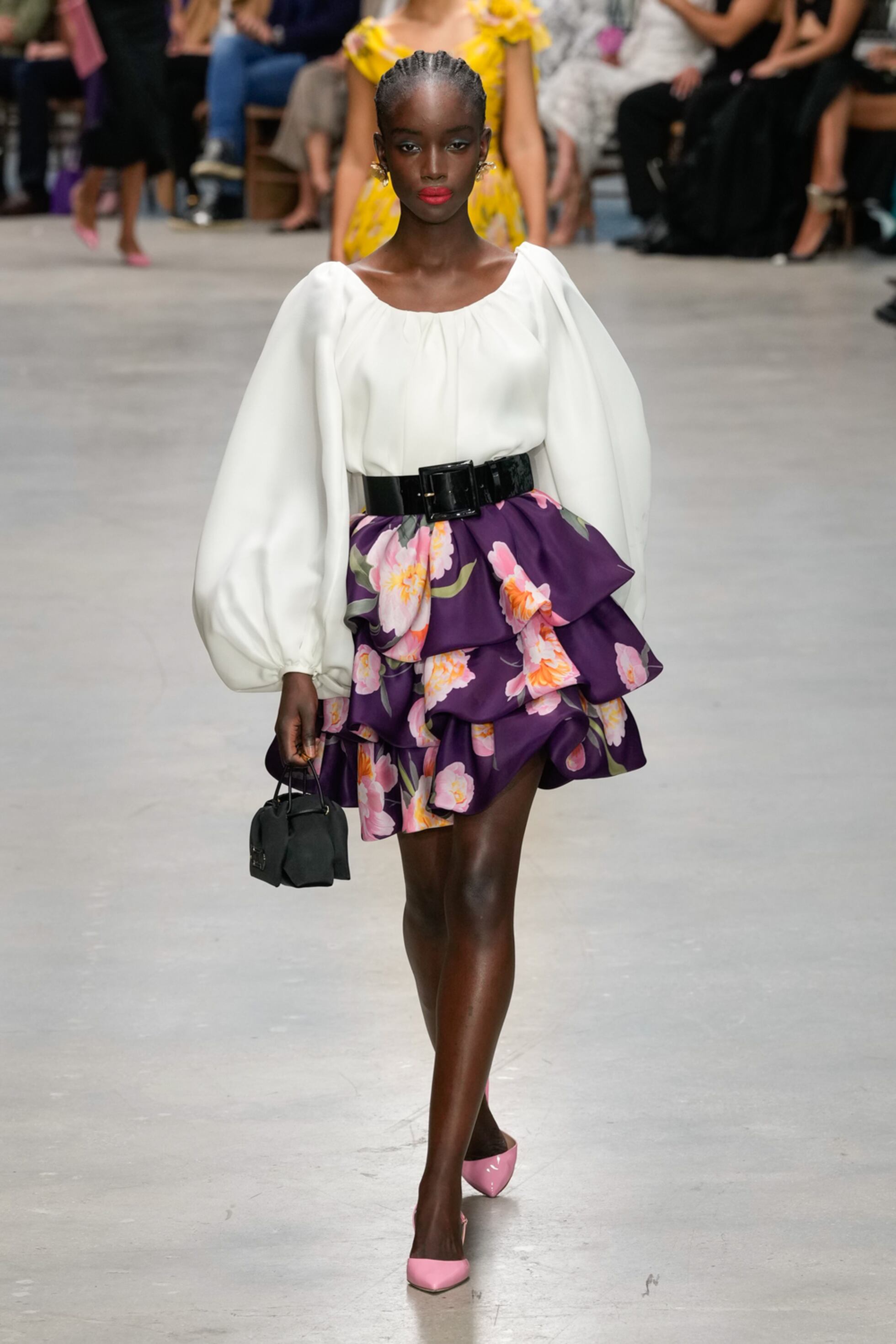 El romanticismo atemporal de Carolina Herrera otoño-invierno 2024 ...