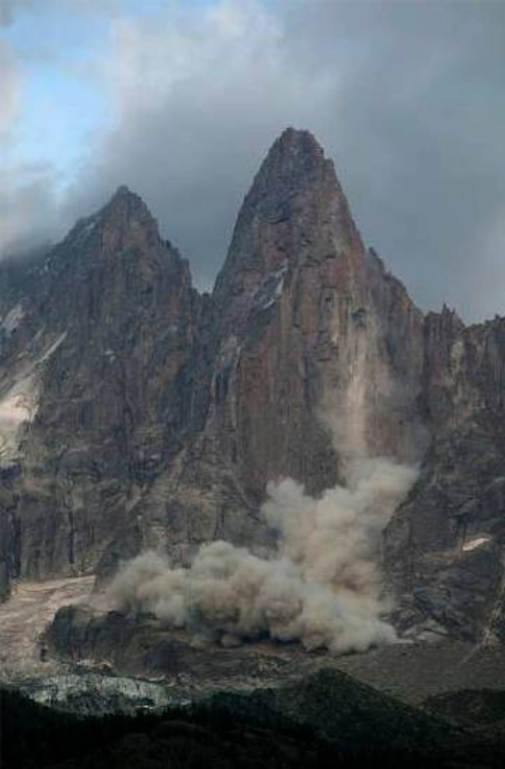 Las montañas se desmoronan por el calentamiento global y borran rutas ...