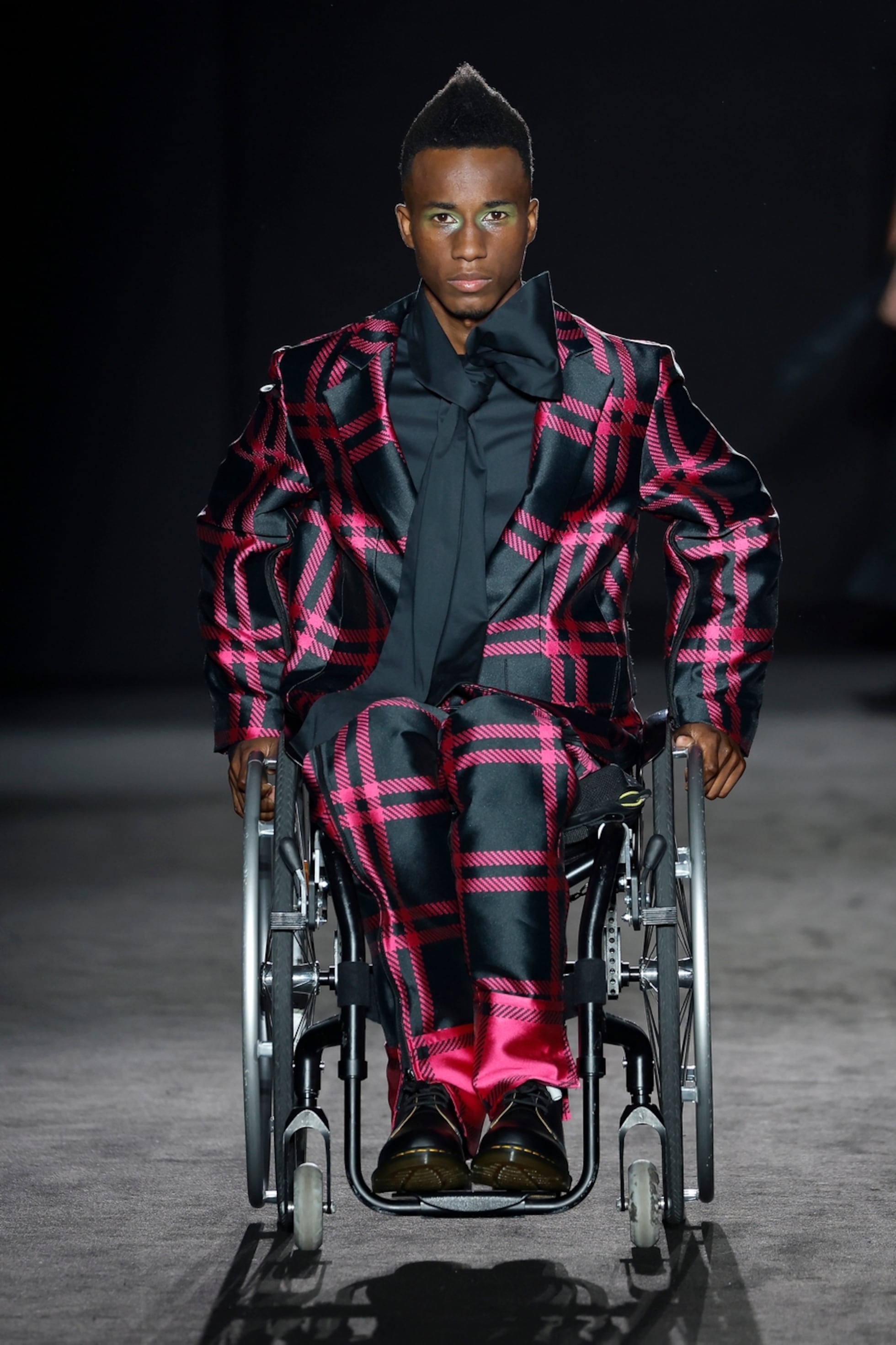 Un casting multicultural, un desfile inclusivo y una apuesta por la ...