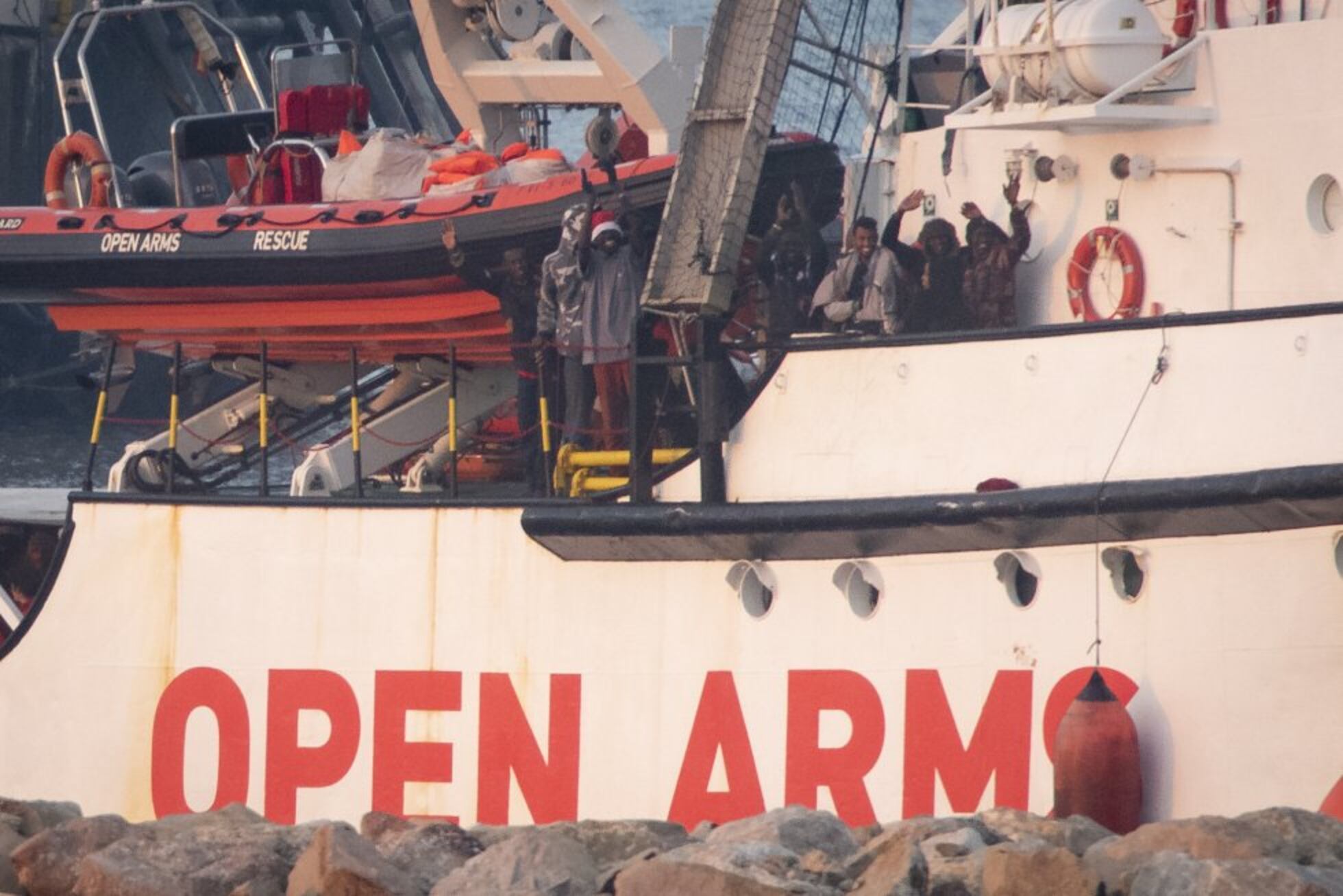 La llegada de ‘Open Arms’ a Algeciras, en imágenes | Fotos | Politica ...