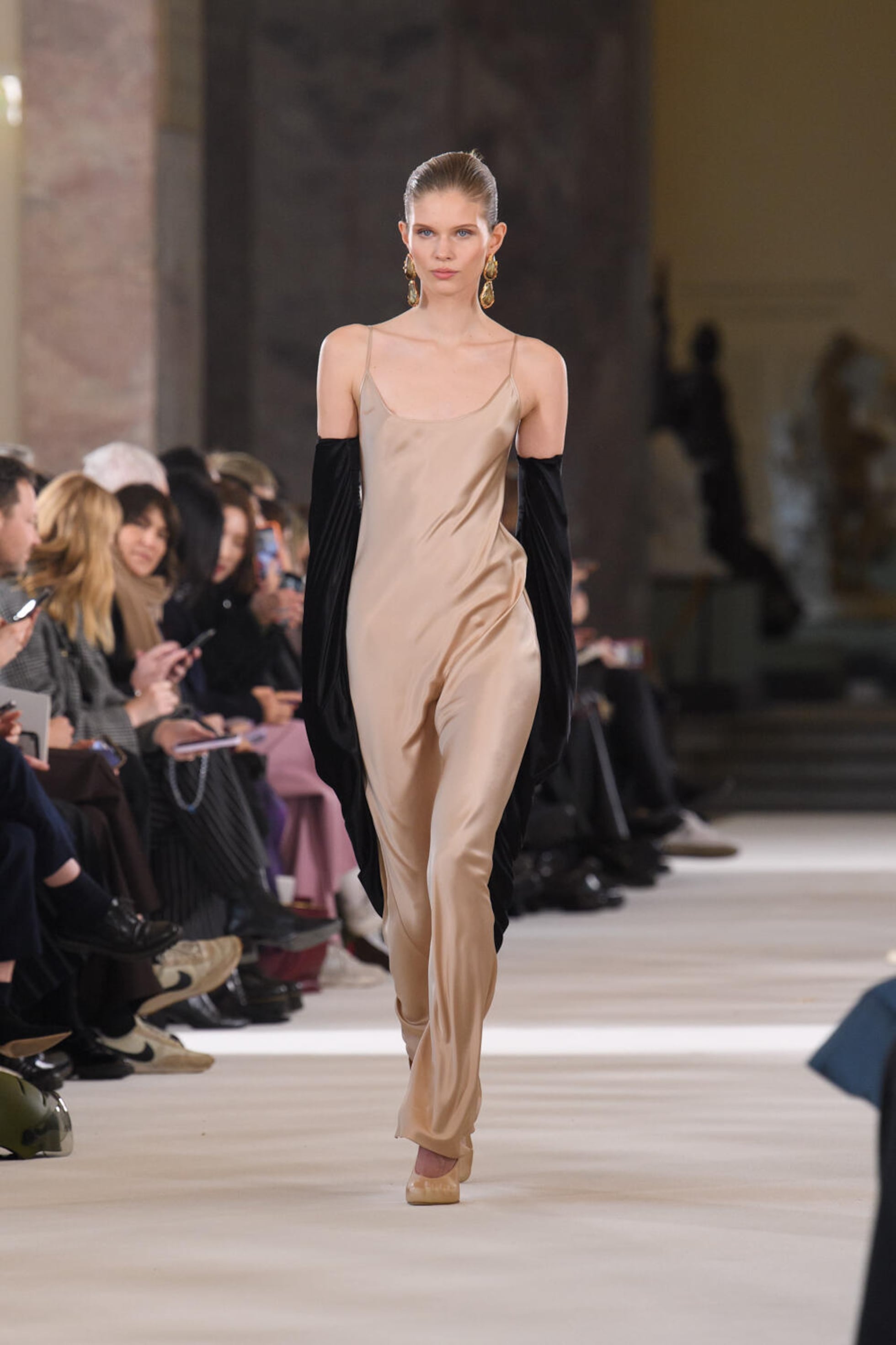 Schiaparelli reinterpreta el Infierno de Dante en clave surrealista ...