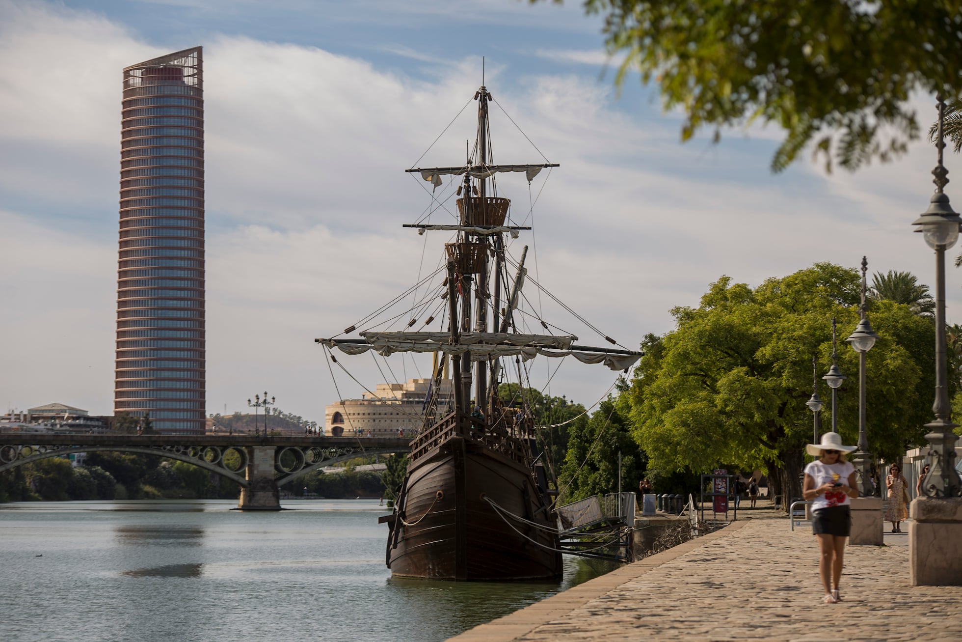 La nao ‘Victoria’ vuelve a entrar en Sevilla quinientos años después de ...