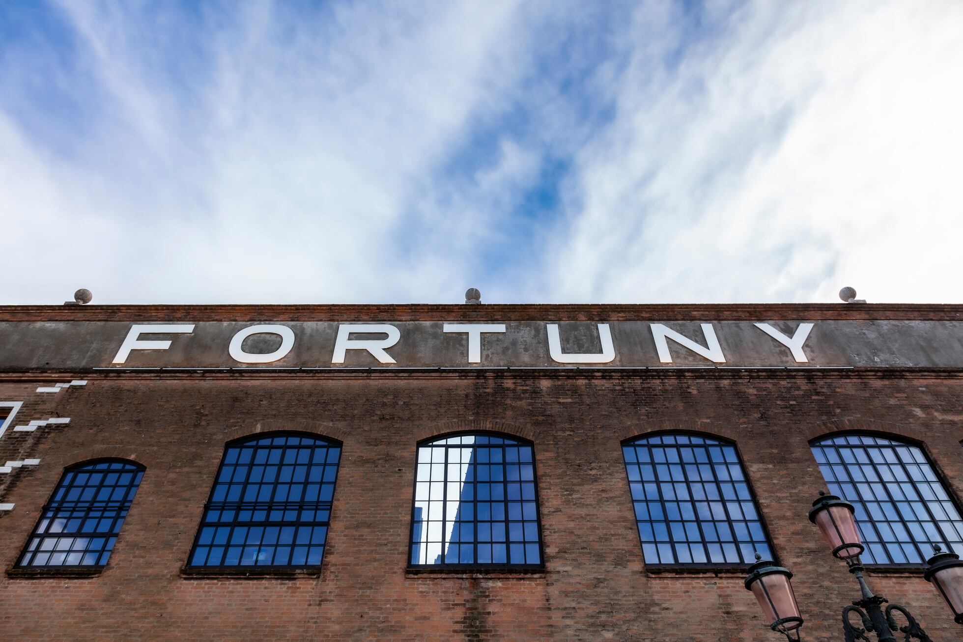 Los secretos de Fortuny: la fábrica centenaria que produce en Venecia ...