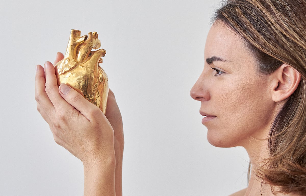 Cuando los ovarios o el corazón son una joya: las piezas con historia propia de Laura Lis ...