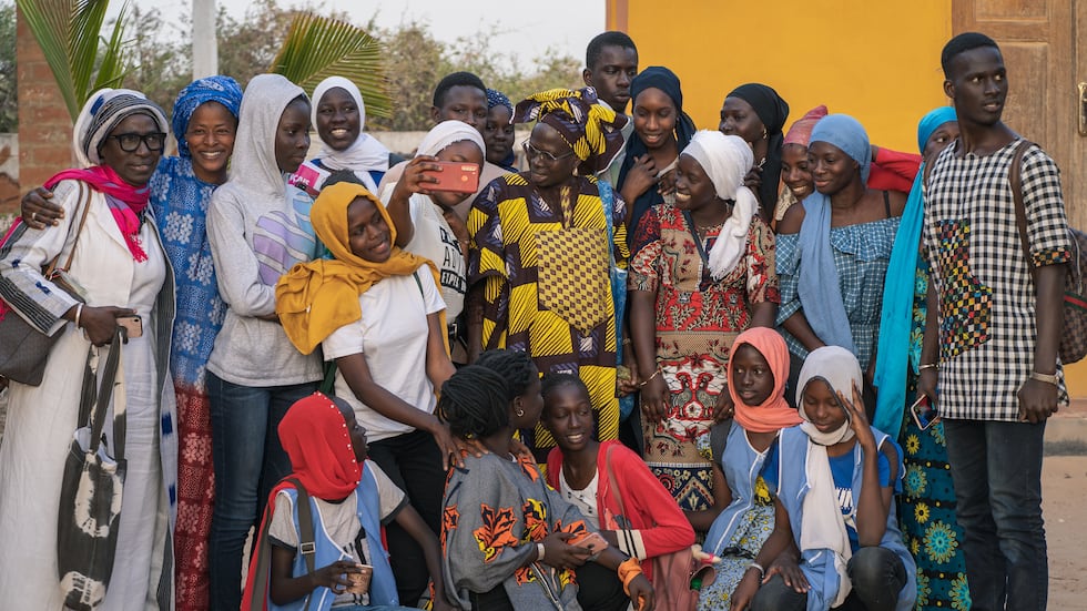 8M: El mensaje rebelde de la escritora Ken Bugul a las mujeres jóvenes ...