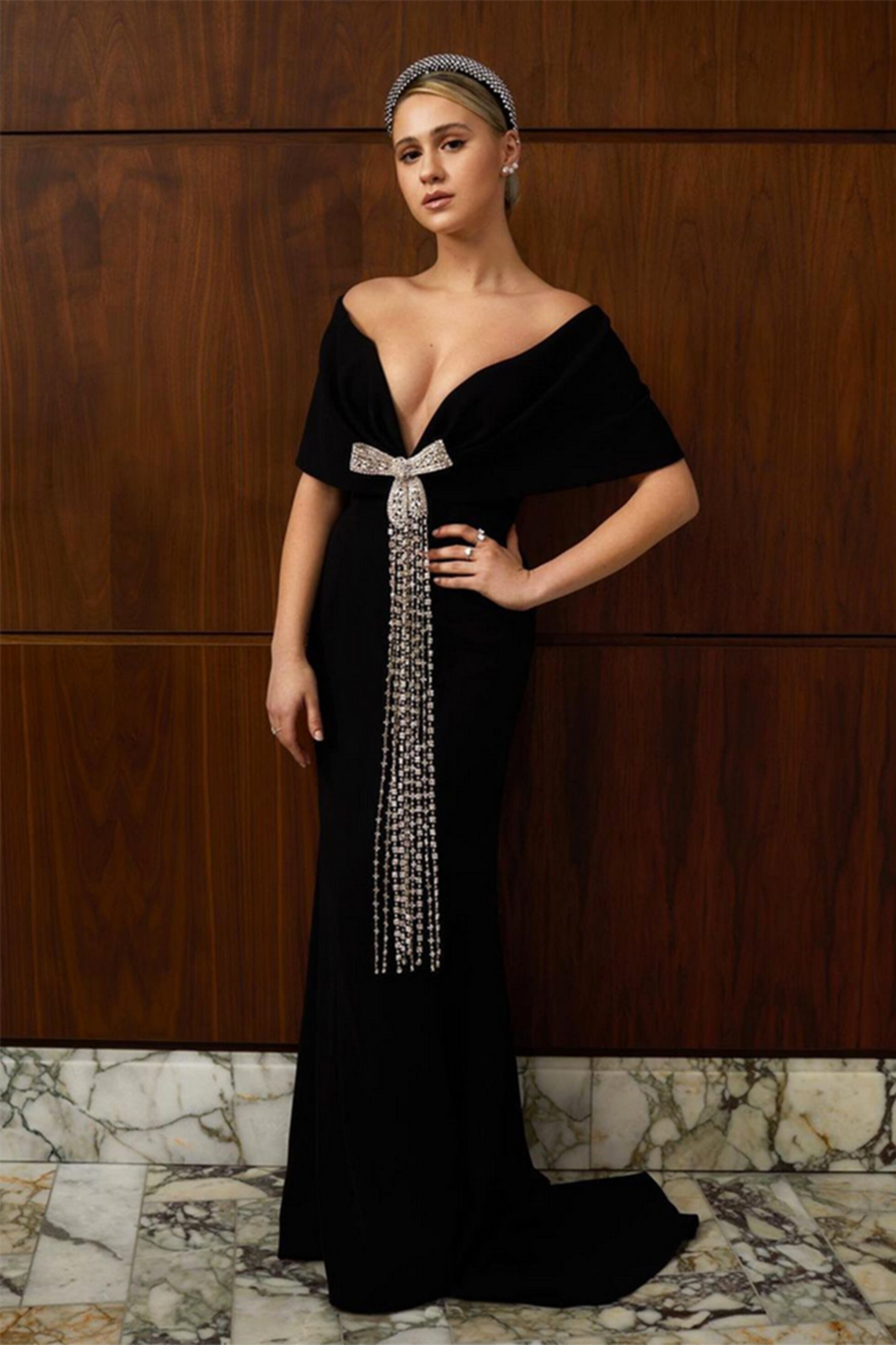 Del increíble Schiaparelli de Emma Corrin al esmoquin de Amanda ...