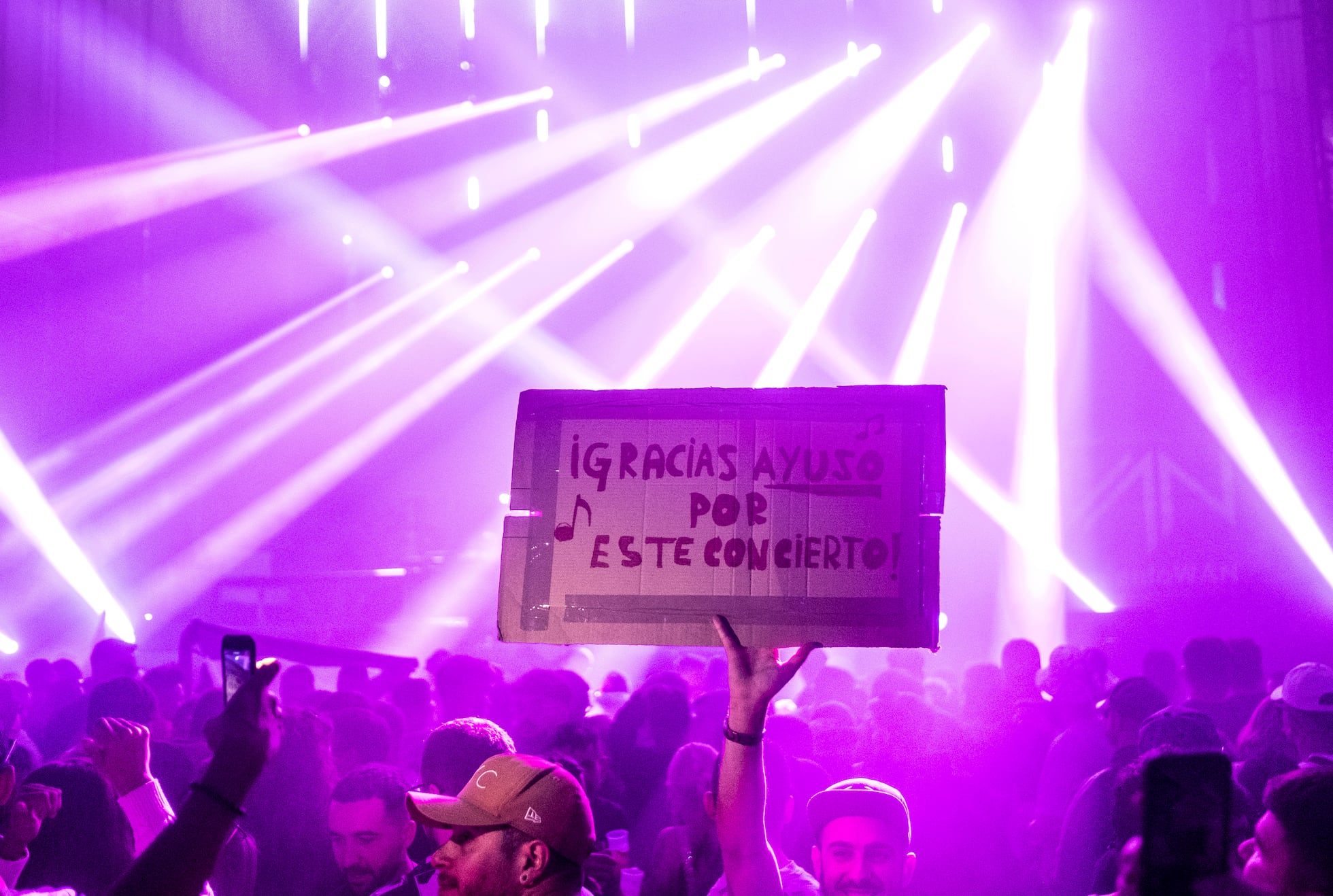 Una ‘rave’ sin normas congrega a 10.000 personas en Leganés | Noticias ...