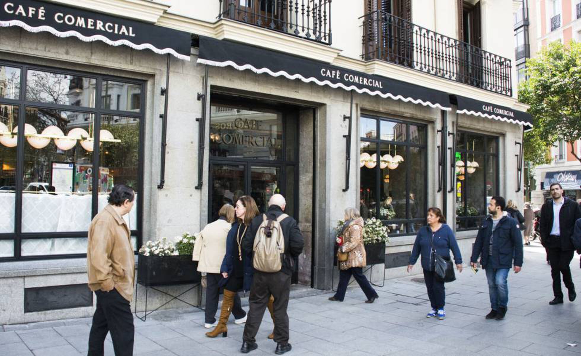El Café Comercial reabre sus puertas sin una licencia válida | Madrid ...