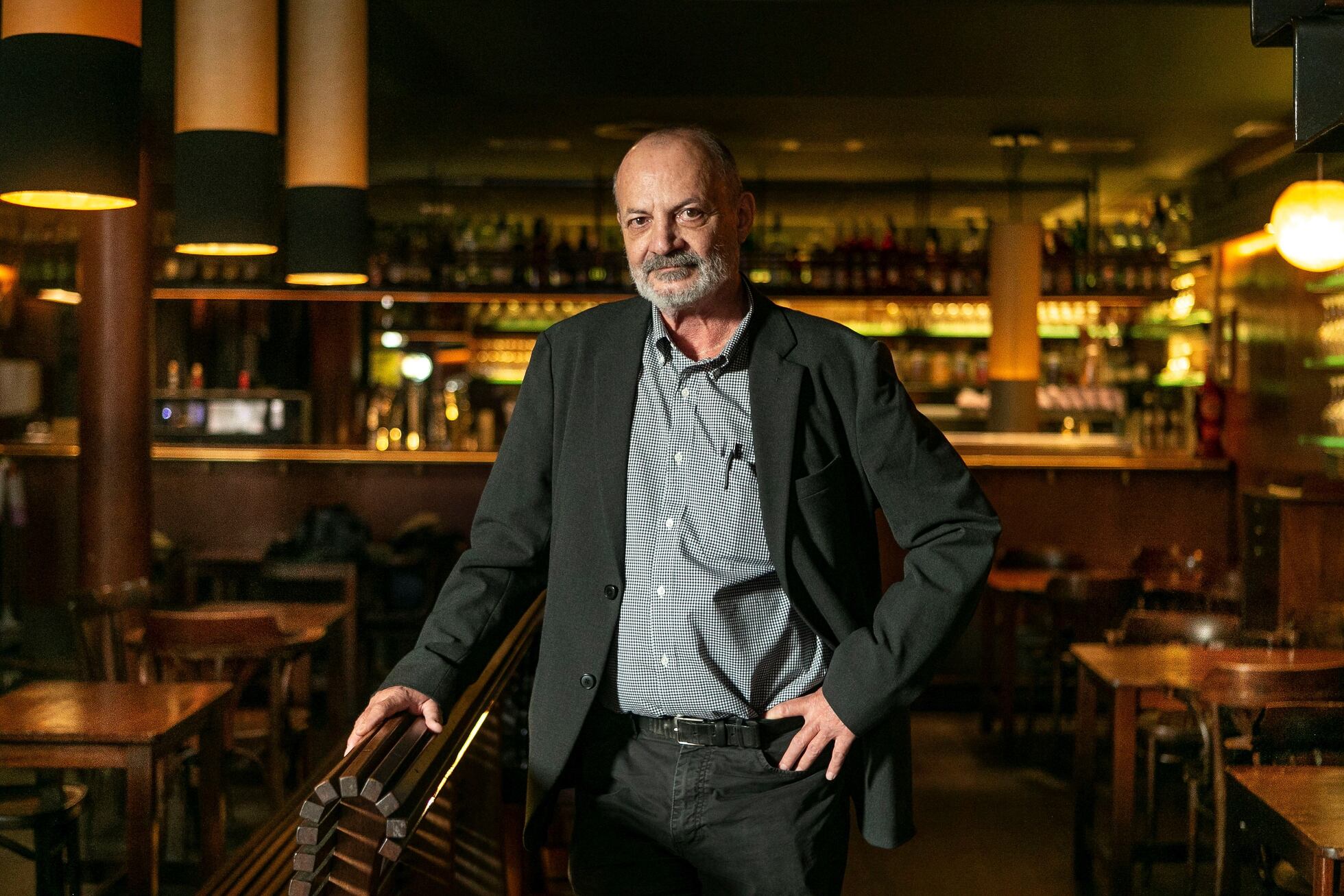 Pedro Zarraluki: ‘La curva del olvido’, la cal y los agujeros de la ...