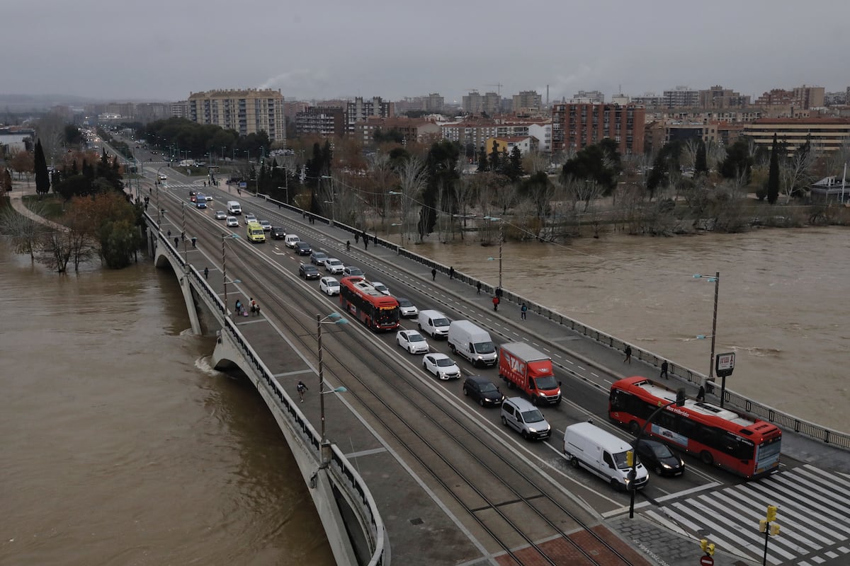 Crecida del Ebro: Zaragoza esquiva la riada que se dirige ahora a la ...