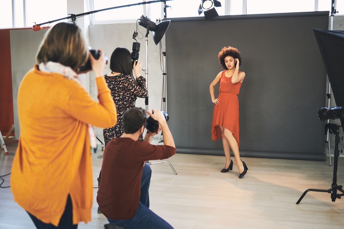 Posar, desfilar… e instruirse bien | Formación | Extras | EL PAÍS