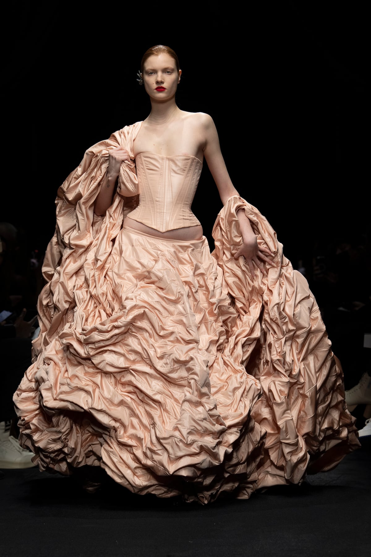 París: La alta costura juega a cuestionarse sus propios ideales de ...