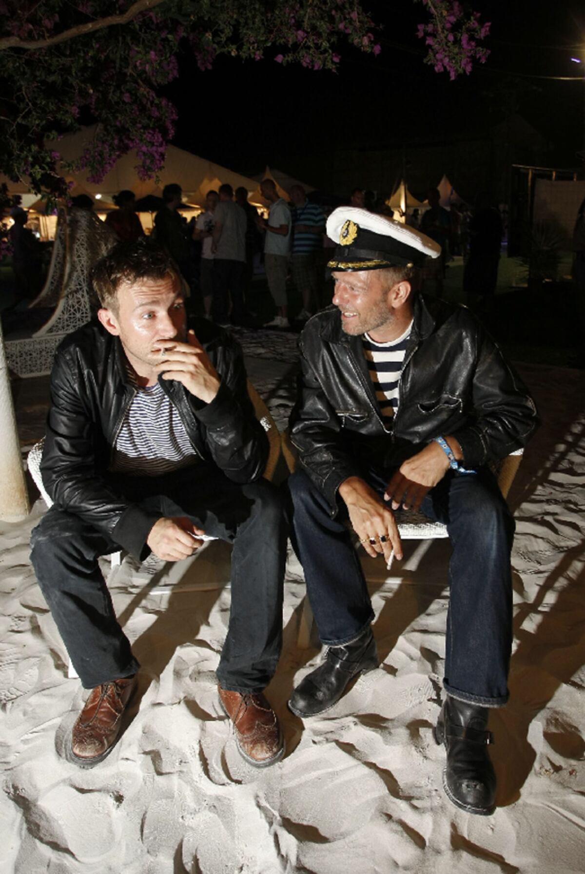 Damon Albarn y Paul Simonon, en el 'backstage' | Revista de Verano | EL ...