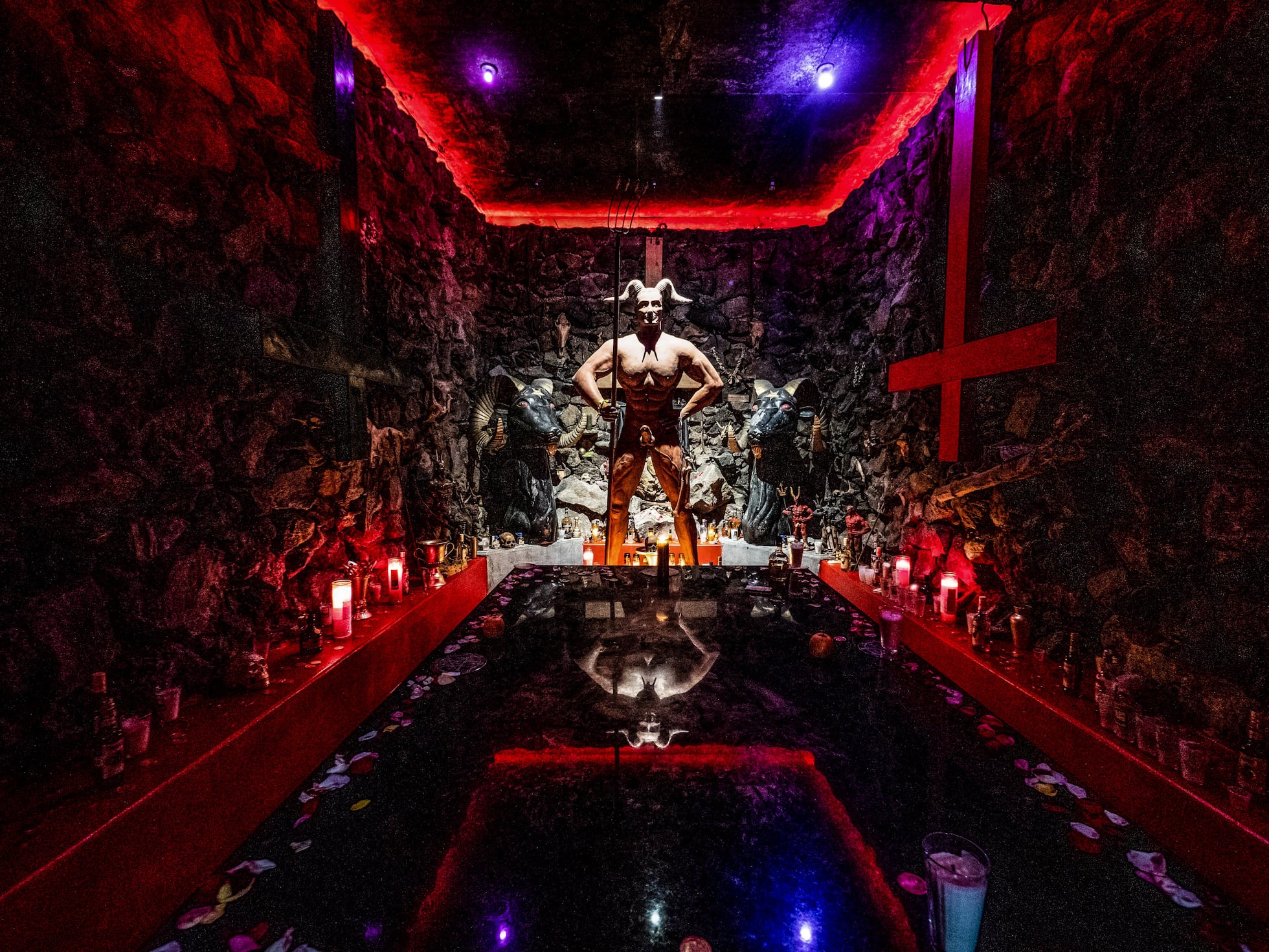 Un templo para rendir culto a Lucifer, el último choque entre brujos y ...