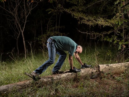 Carolyn Drake, la fotógrafa que desviste la masculinidad | Babelia | EL ...