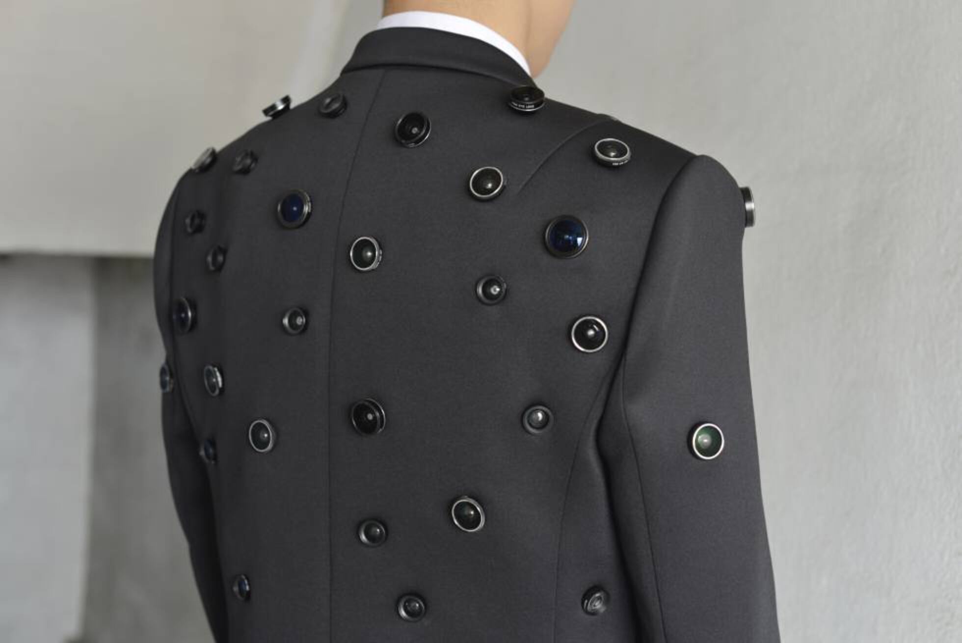 La moda más sensorial: trajes para oír y sentir | Estilo | EL PAÍS