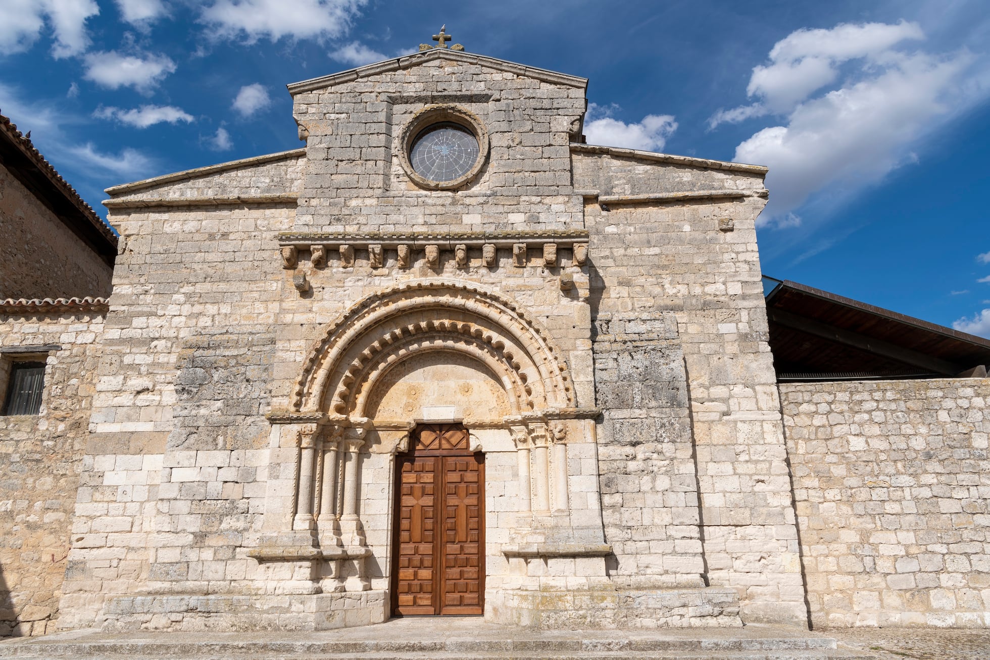 Santa María de la O, sepulcro de dos reyes y osario de 3.000 personas ...