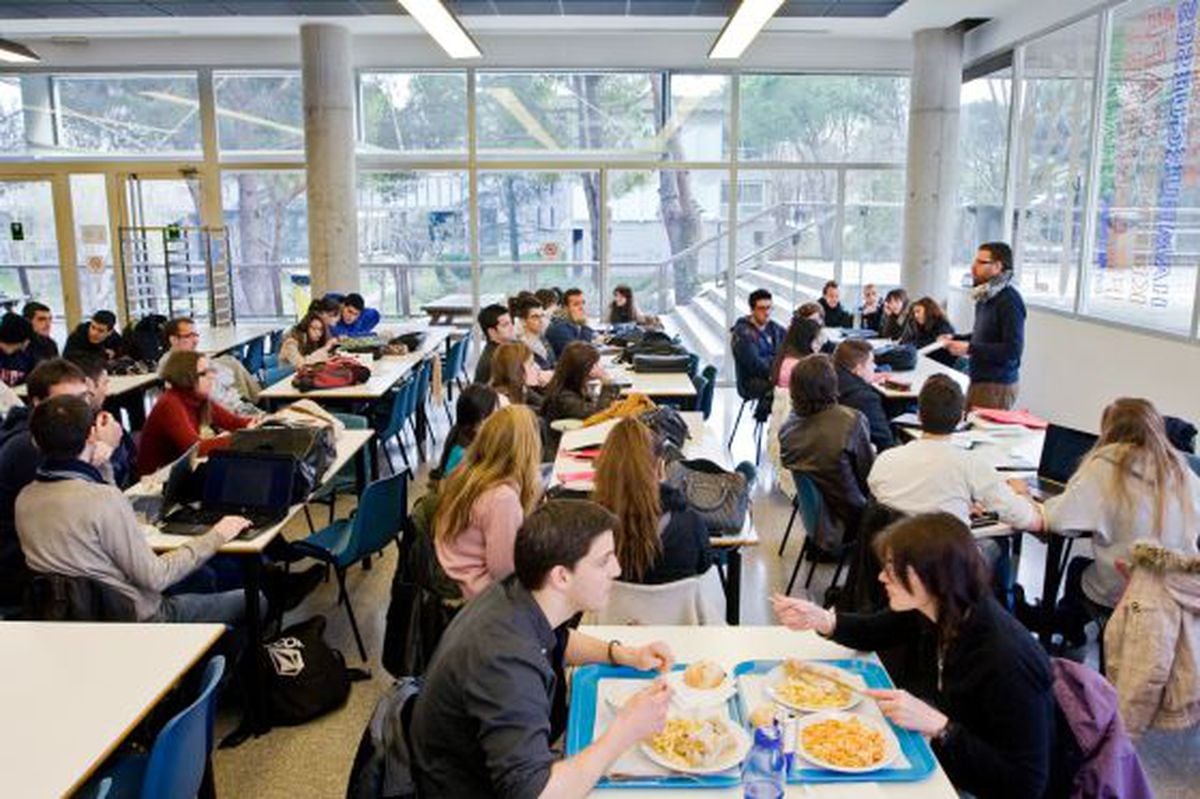 La clase de hoy, en la cafetería | Noticias de Cataluña | EL PAÍS