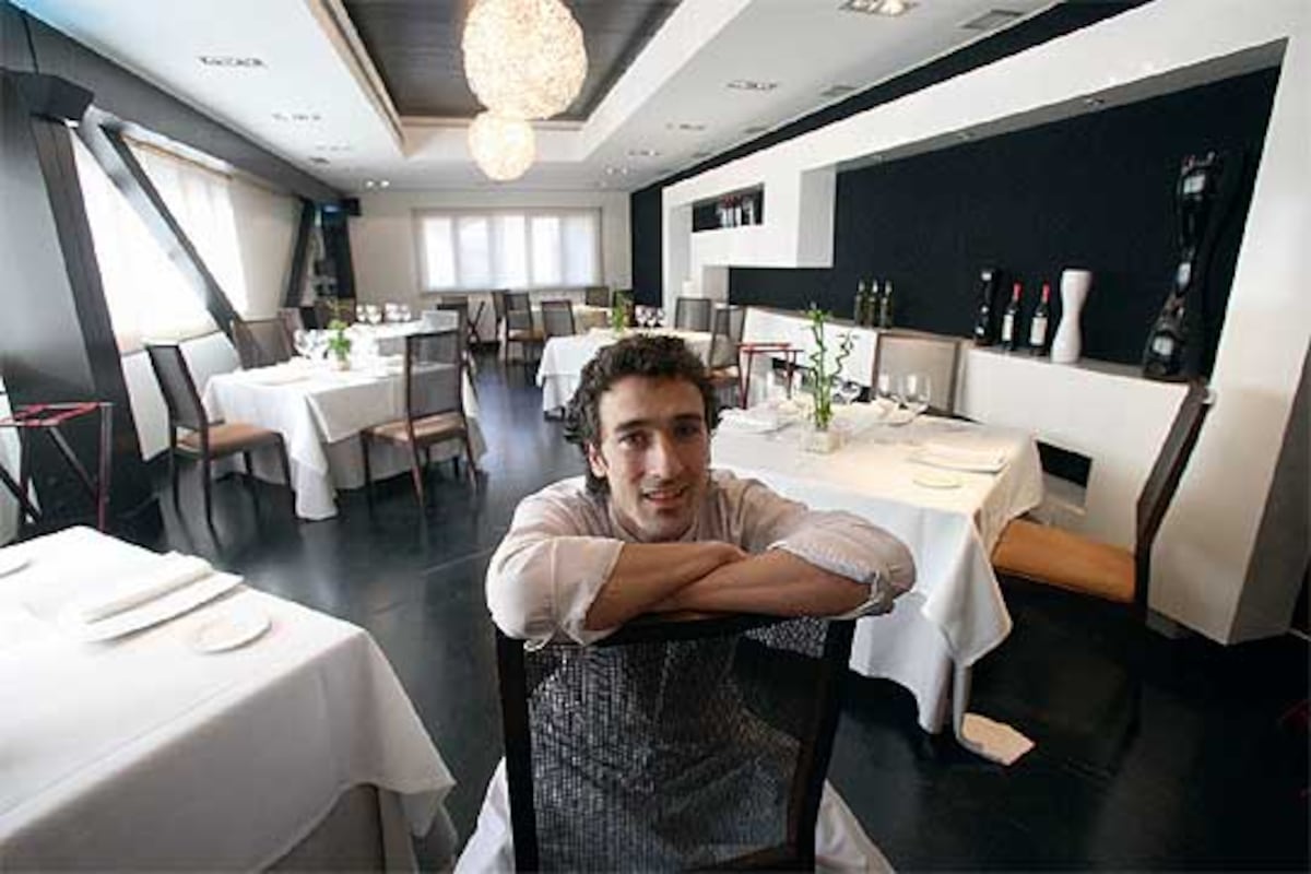 El cocinero Eneko Atxa, en el restaurante Azurmendi | El Viajero | EL PAÍS