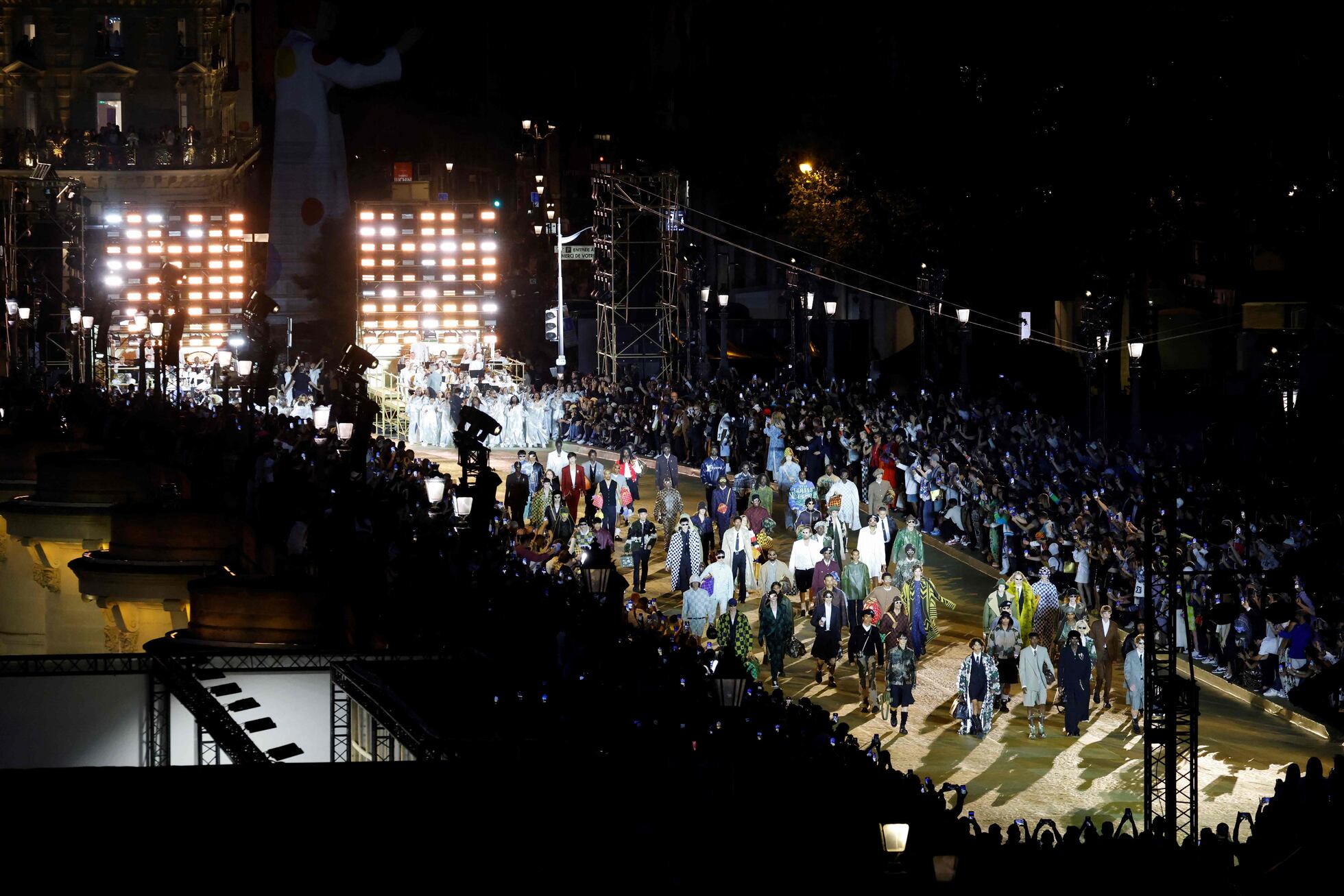 Pharrell Williams se corona en París con su primera colección para ...