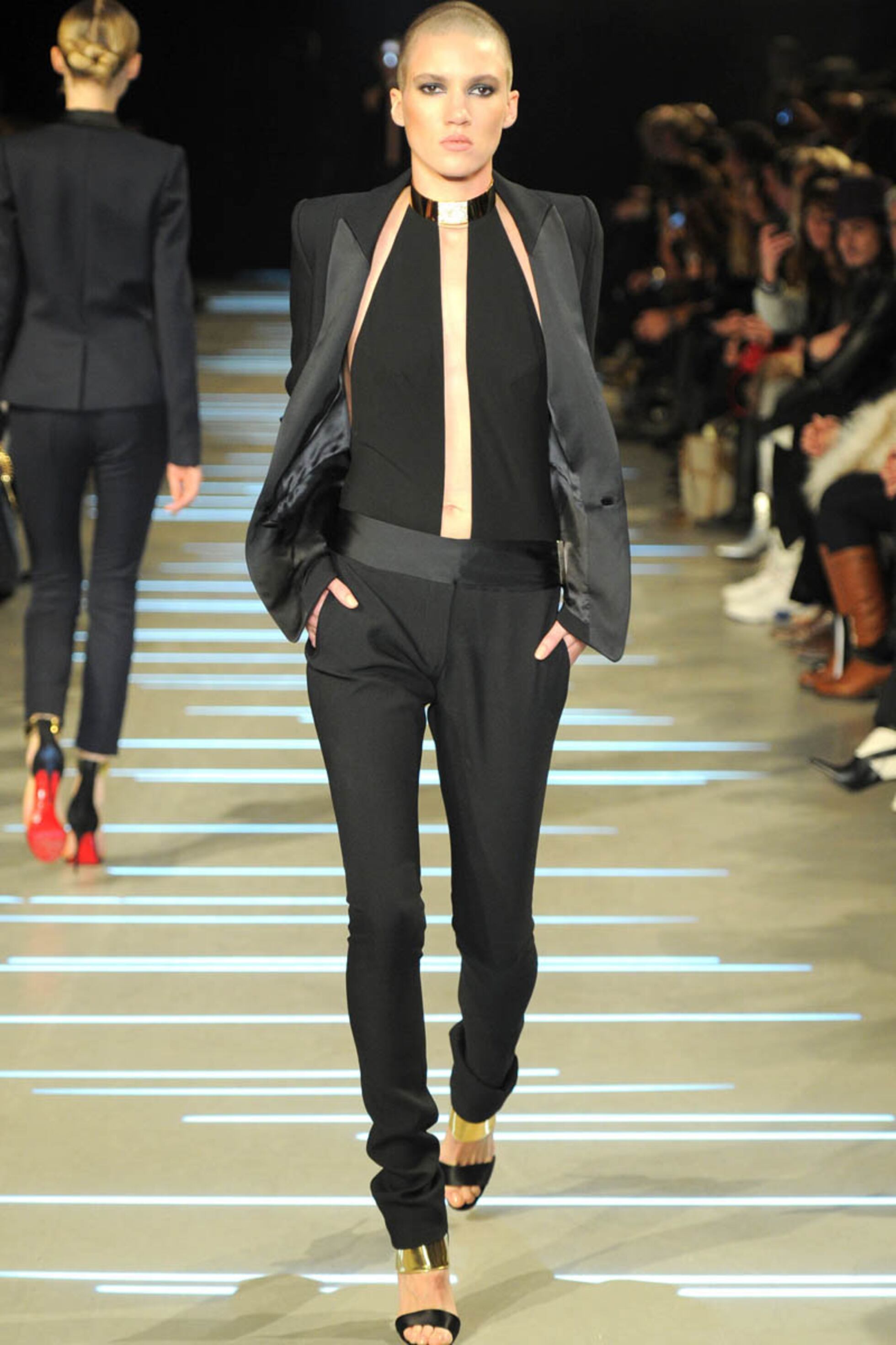 El oscuro verano de Alexandre Vauthier | Fotos | Pasarelas de Moda | S ...