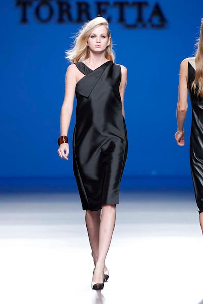 Roberto Torretta abre MBFWM con una gran explosión de color | Fotos ...