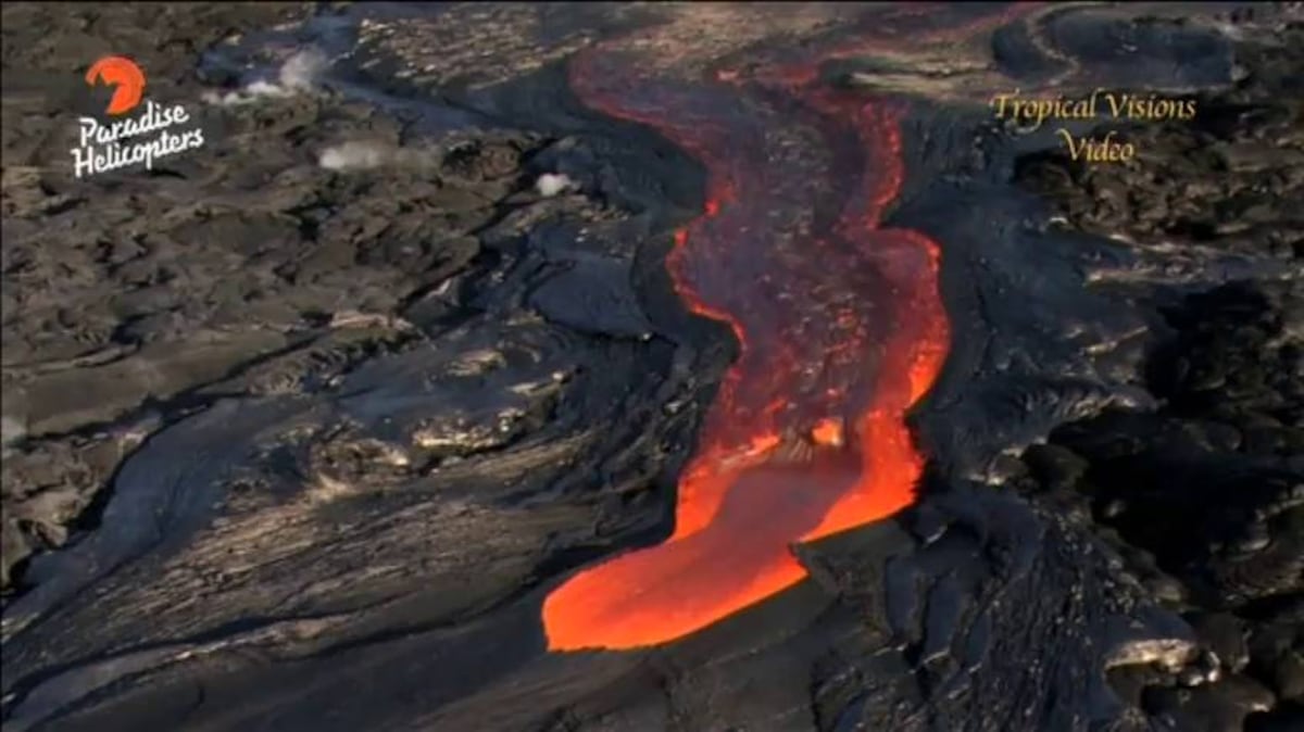 Un río de lava se acerca a un pueblo de Hawái | Vídeos | EL PAÍS