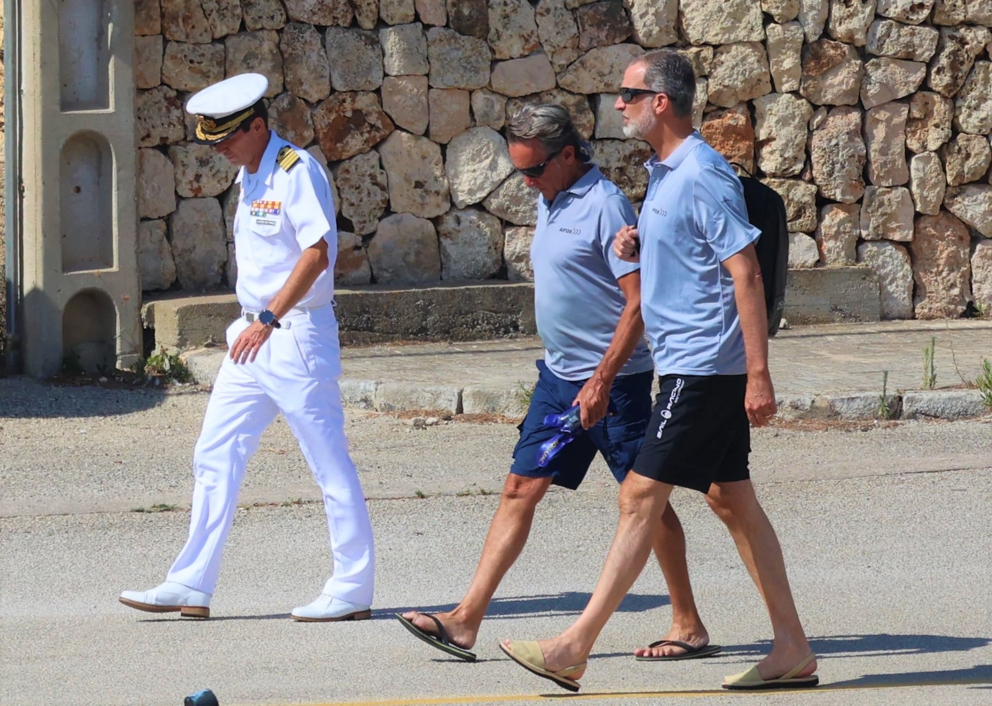 El rey Felipe VI empieza sus vacaciones navegando en Mallorca | Gente ...