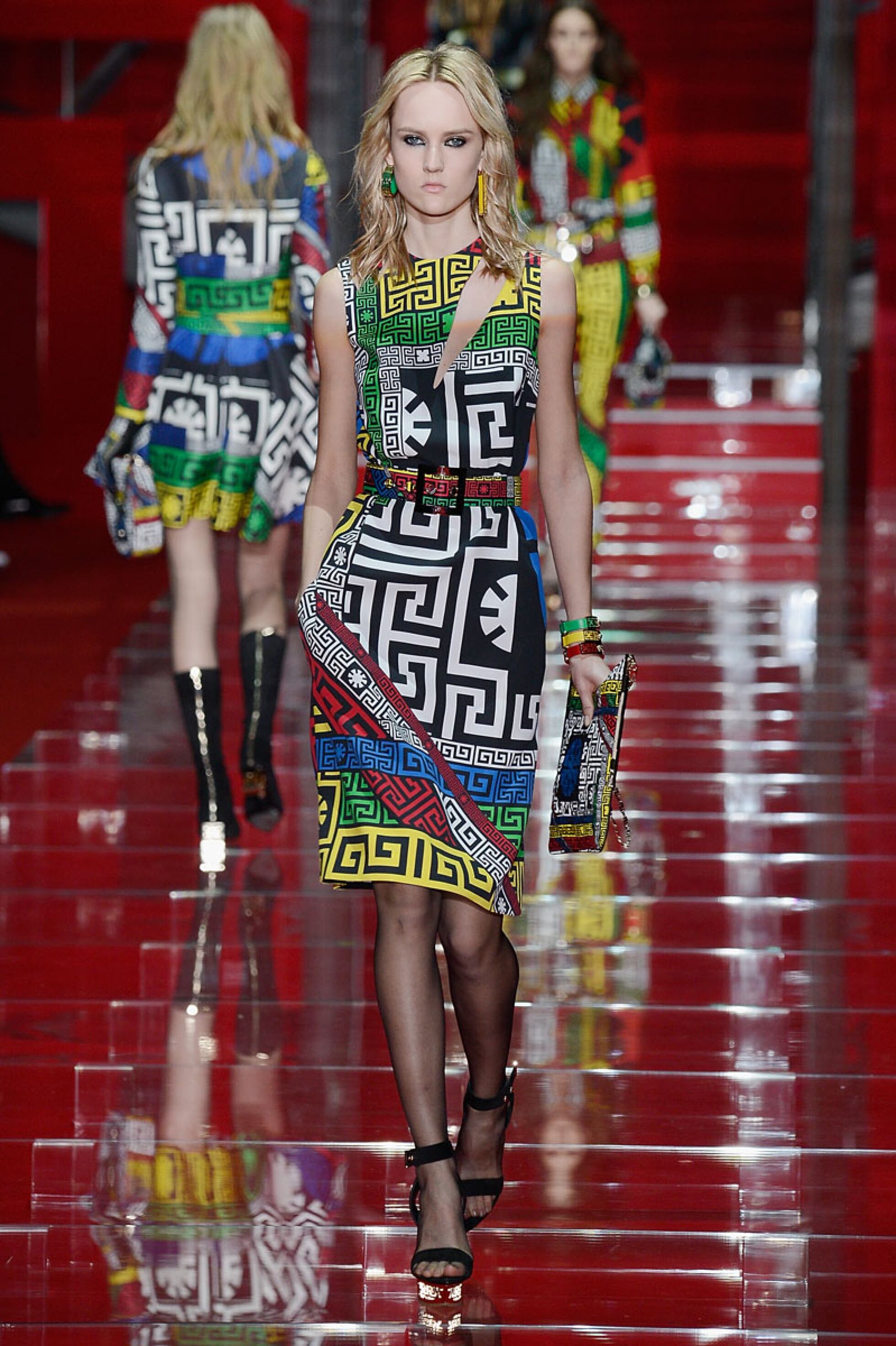 Versace tiñe el invierno de vivos colores | Fotos | Pasarelas de Moda ...