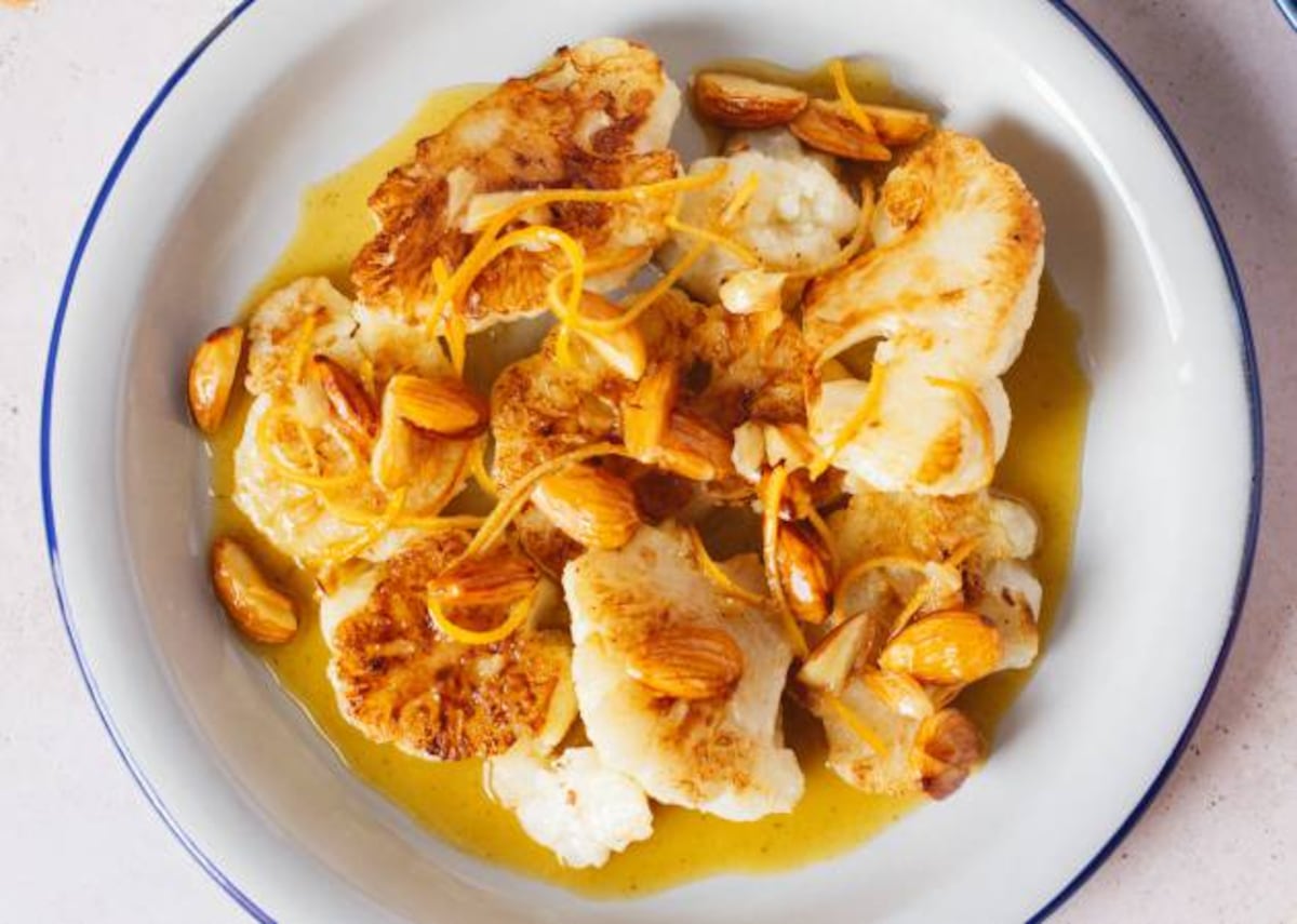 Coliflor con naranja, almendras y miel | Recetas | Gastronomía | EL PAÍS