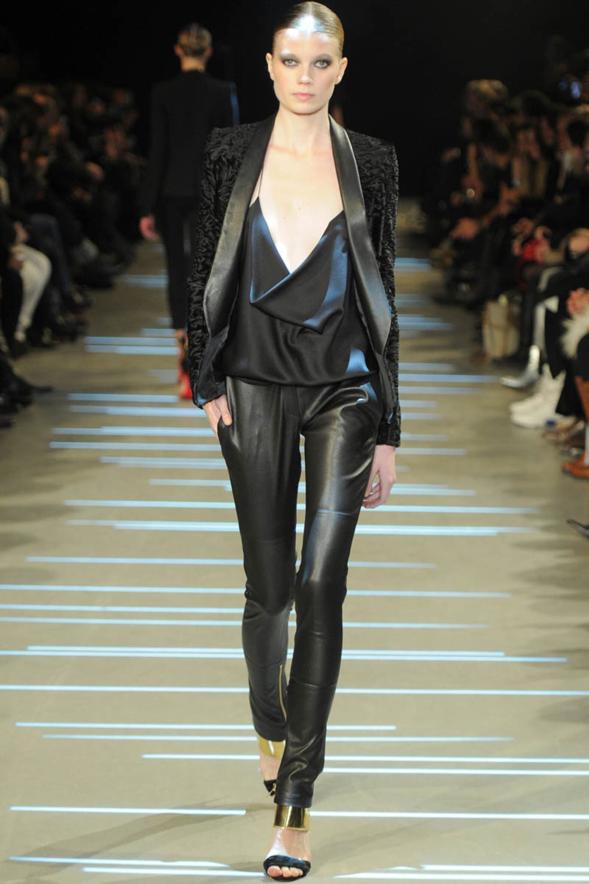 El oscuro verano de Alexandre Vauthier | Fotos | Pasarelas de Moda | S ...