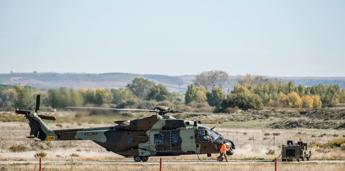 España refuerza con tres de sus nuevos helicópteros NH90 las tropas en ...