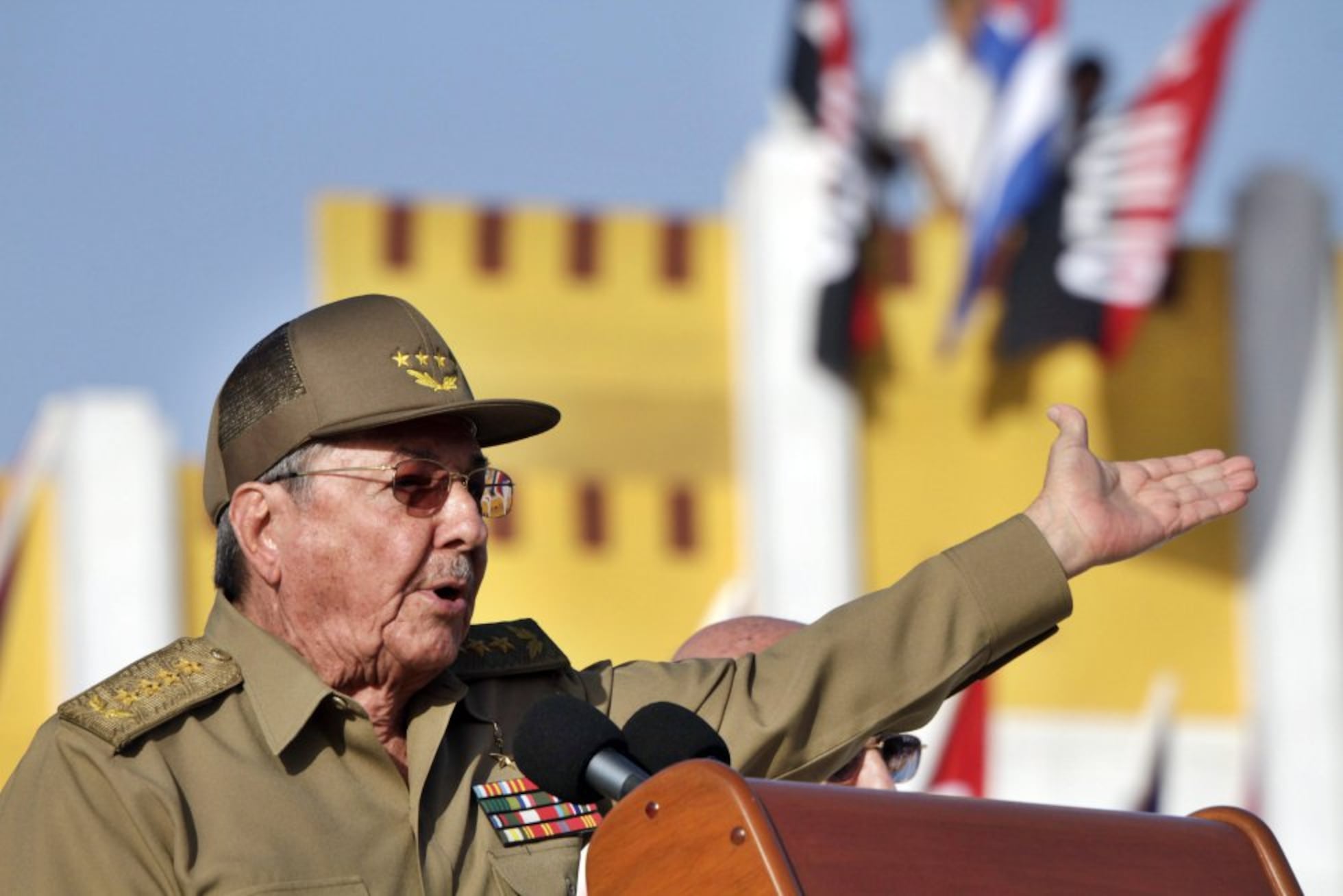 La trayectoria política de Raúl Castro, en imágenes | Fotos ...