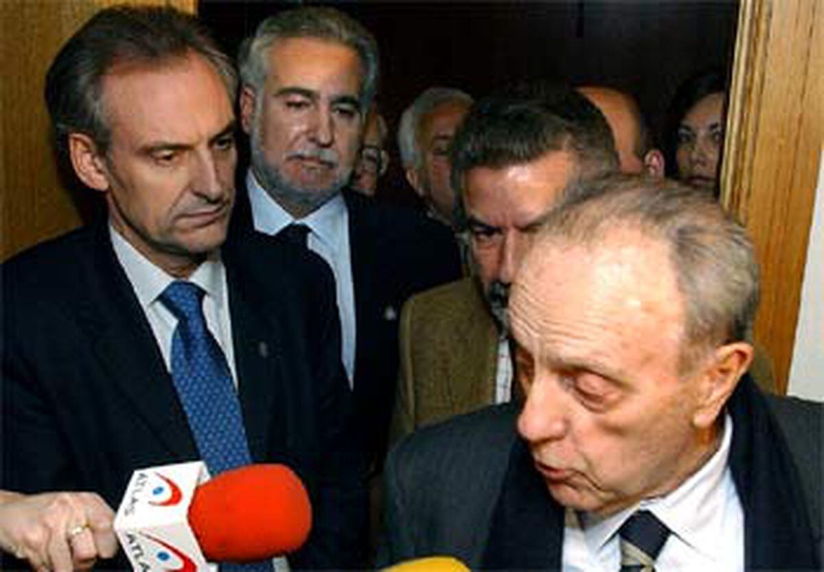 Manuel Fraga tras una reunión del PP gallego | España | EL PAÍS