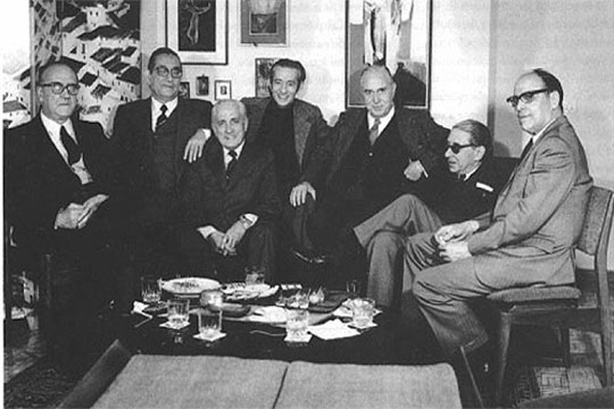 Dionisio Ridruejo, rodeado de intelectuales | Domingo | EL PAÍS