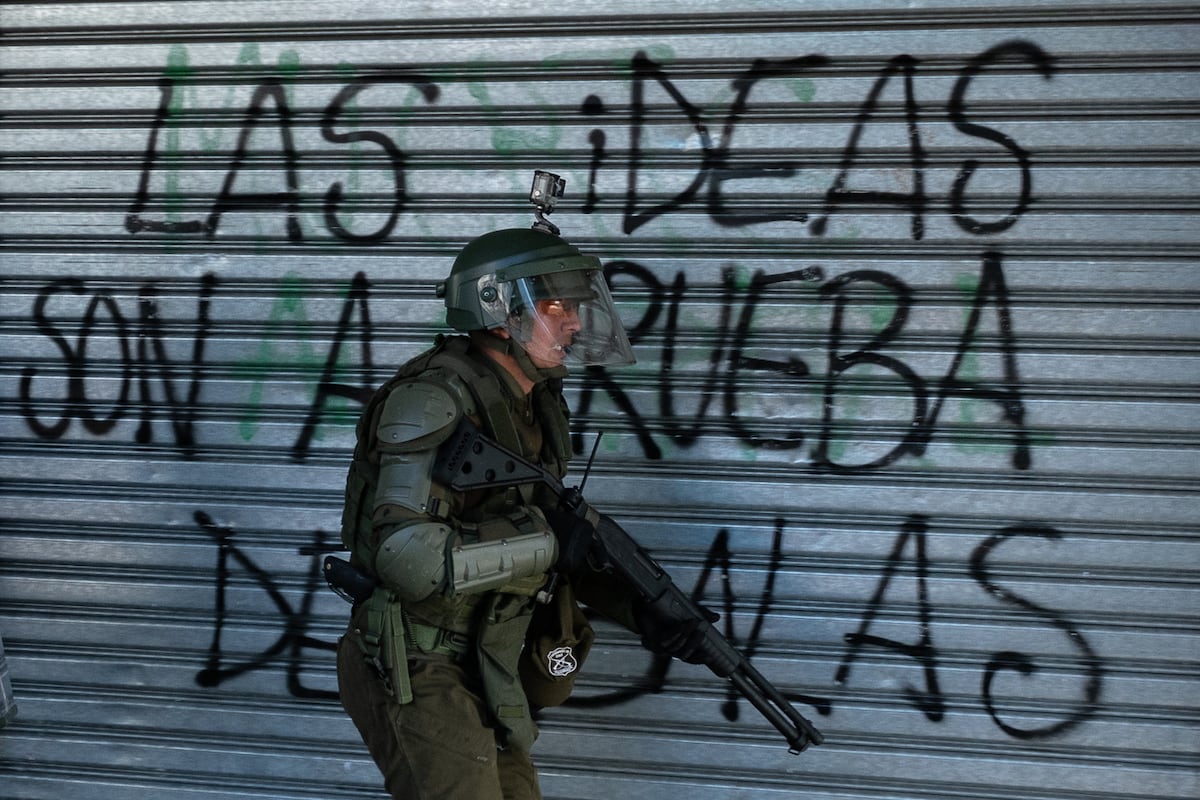 Chile: Quiénes vendieron armamento no letal a la policía chilena ...