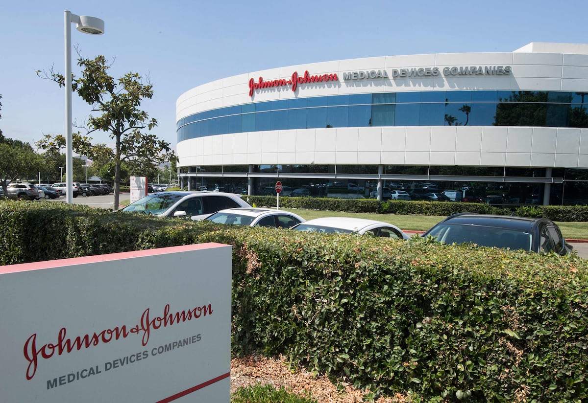 Johnson & Johnson entra en pérdidas tras destinar 6.900 millones de ...