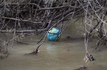 ‘Basuraleza’, la amenaza cotidiana del medioambiente | Fotos | Sociedad ...