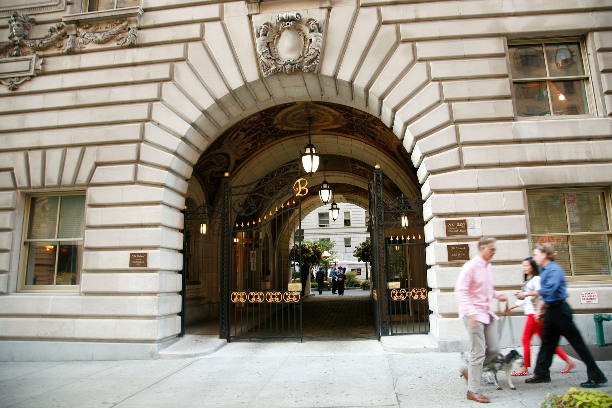 El Arconia de ‘Solo asesinatos en el edificio’ existe: los lugares e ...