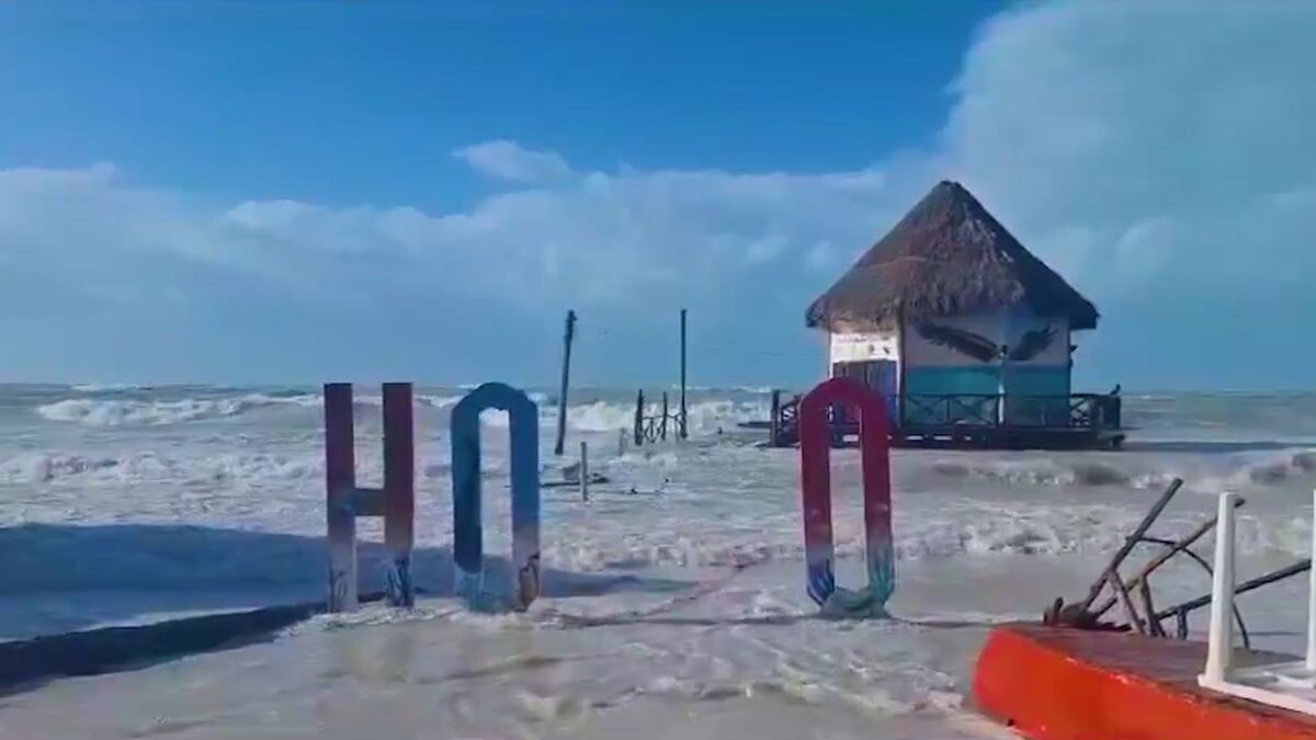 Las lluvias y el viento provocan fuertes inundaciones en Holbox | EL ...