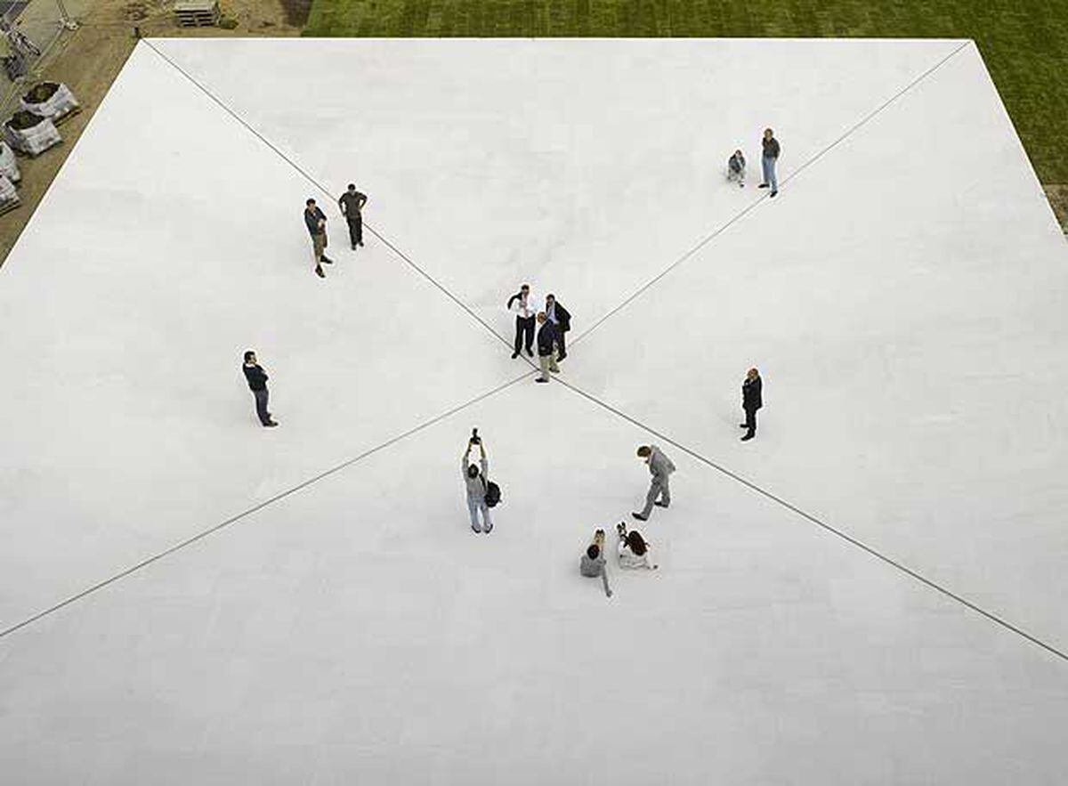 Pirámide invertida de Bruce Nauman | Babelia | EL PAÍS