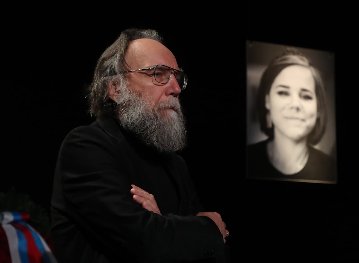 Vídeo | Alexander Dugin en el funeral de su hija: “Daria murió por ...