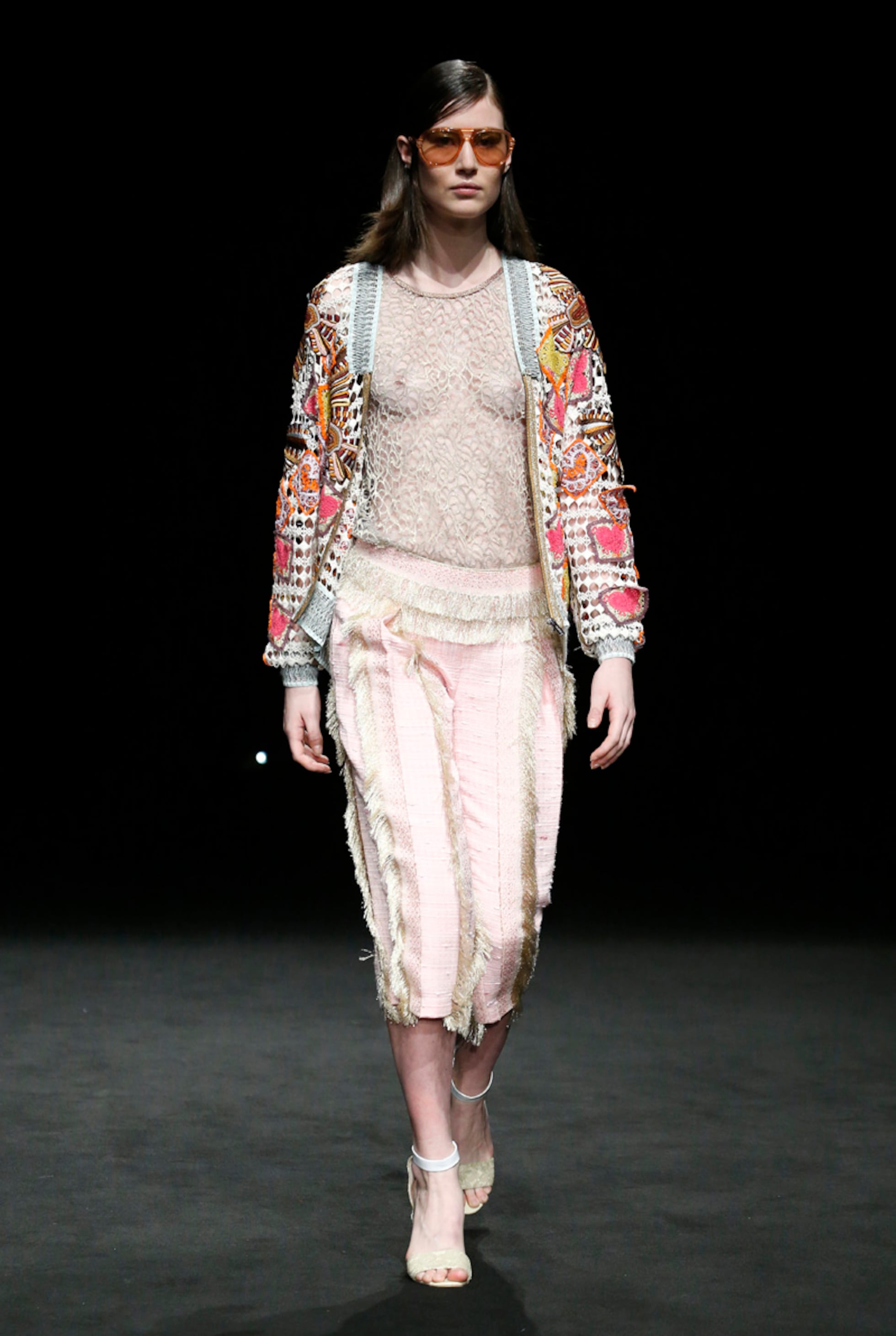 María Vicente, hija de Judit Mascó, debuta como modelo desfilando para ...