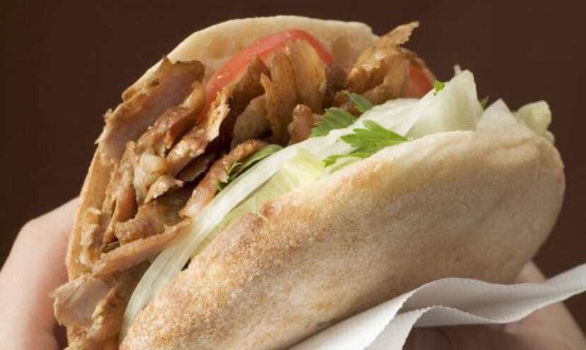 Aprenda a sujetar un kebab (como lo haría un turco) | ICON | EL PAÍS