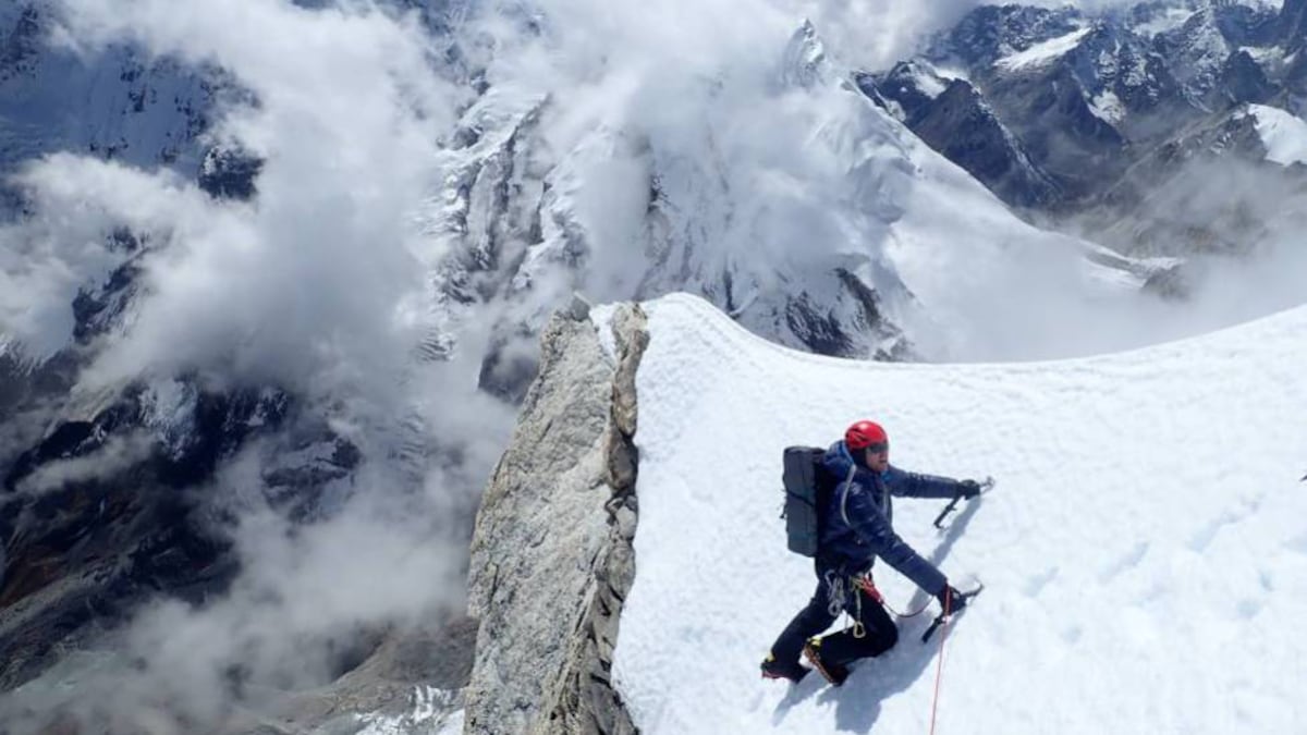 El alpinismo auténtico frente a la montaña de consumo | Deportes | EL PAÍS